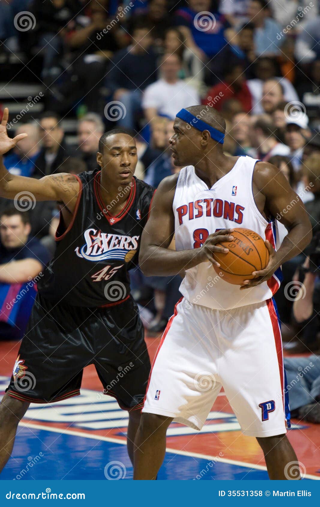 Chris Webber is Guarded by Steven Hunter Foto de archivo editorial ...