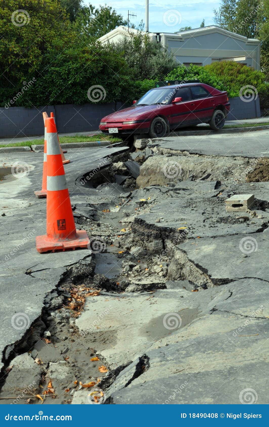 Christchurch Earthquake - Cracks In Avonside Editorial Image ...