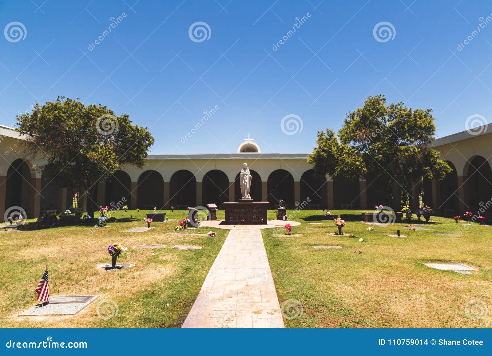 Christian Cemetery O Funeraria Foto de archivo - Imagen de cristo ...