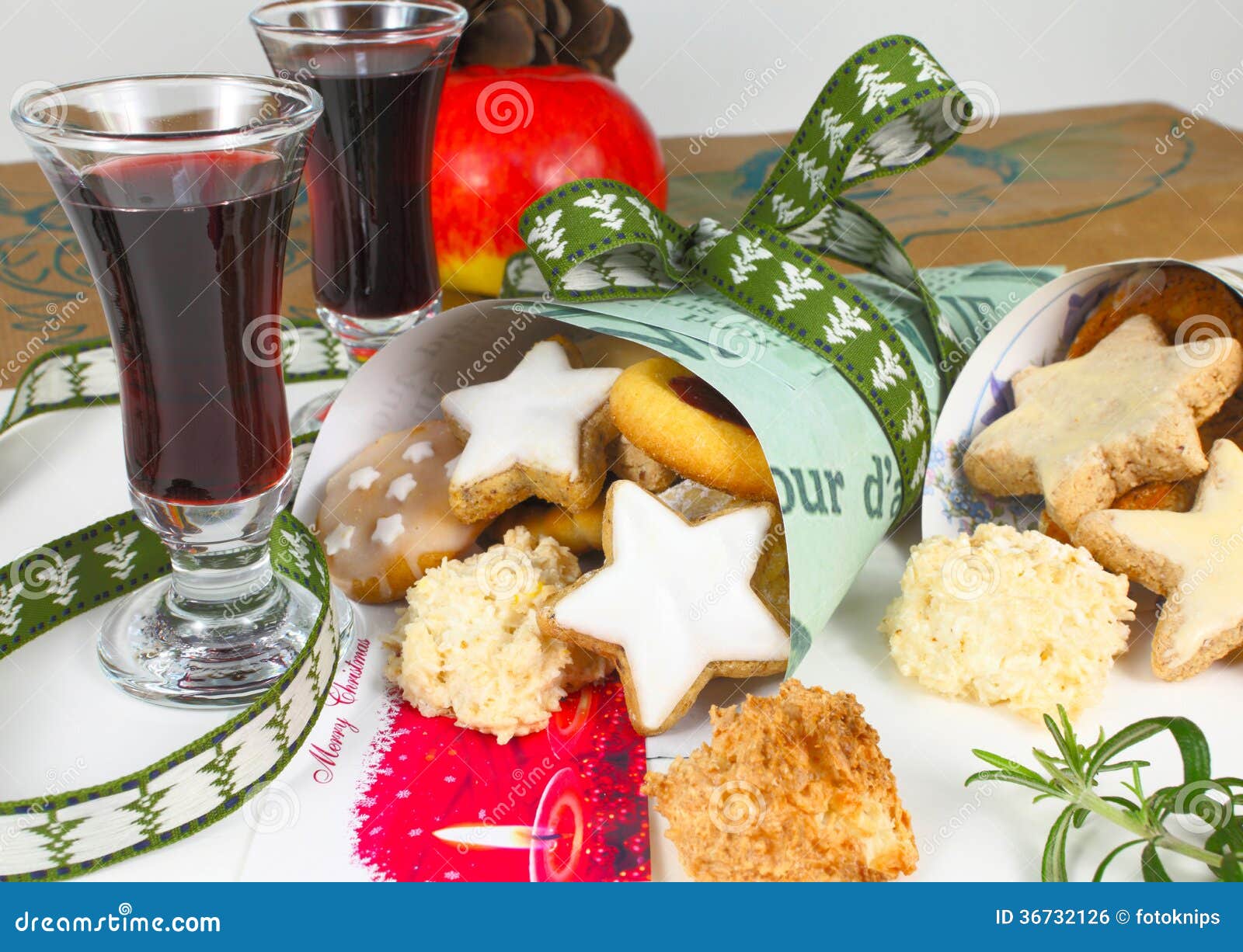 Christmas Cookies and Punch Stock Photo - Image of loop, paper: 36732126