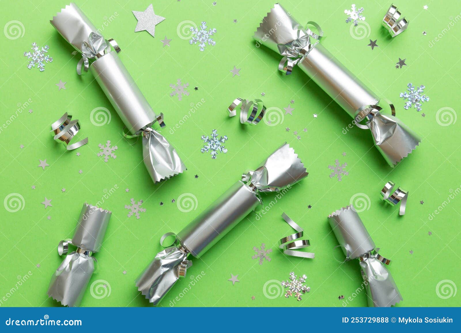 Christmas Crackers with Shiny Confetti on Color Background, Top View ...