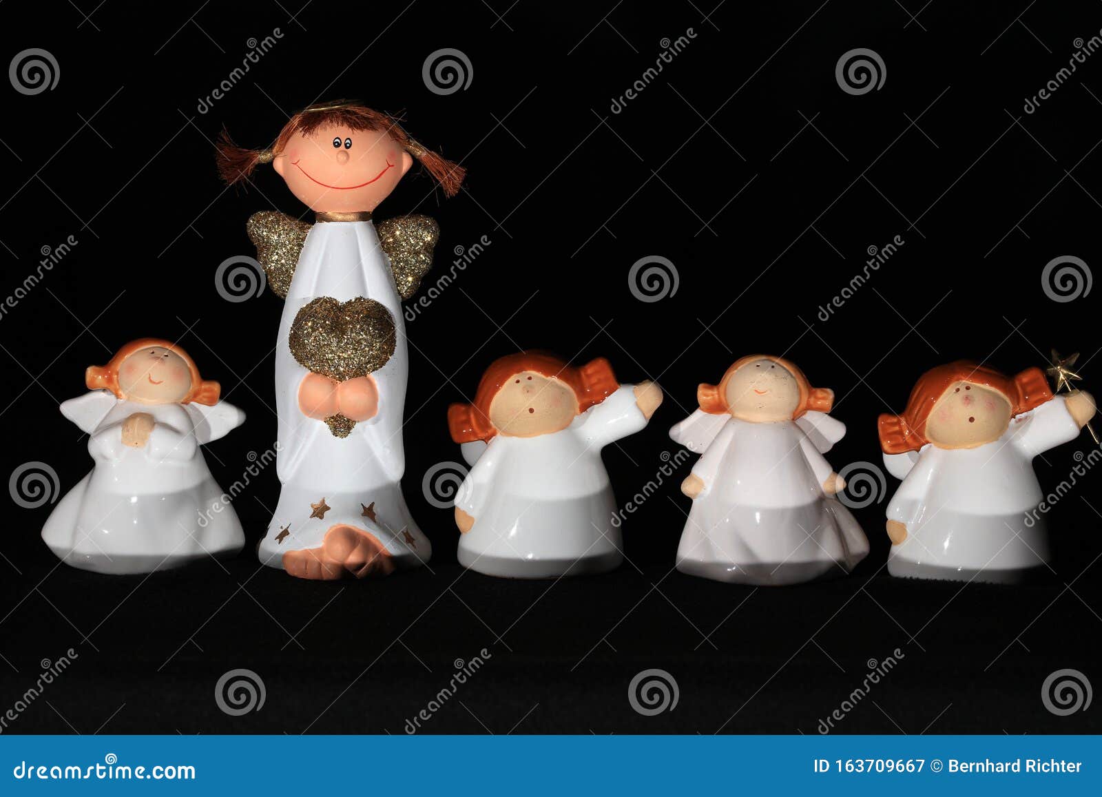 White Angels Statue With White Flowers On Black Background Stock Image ...