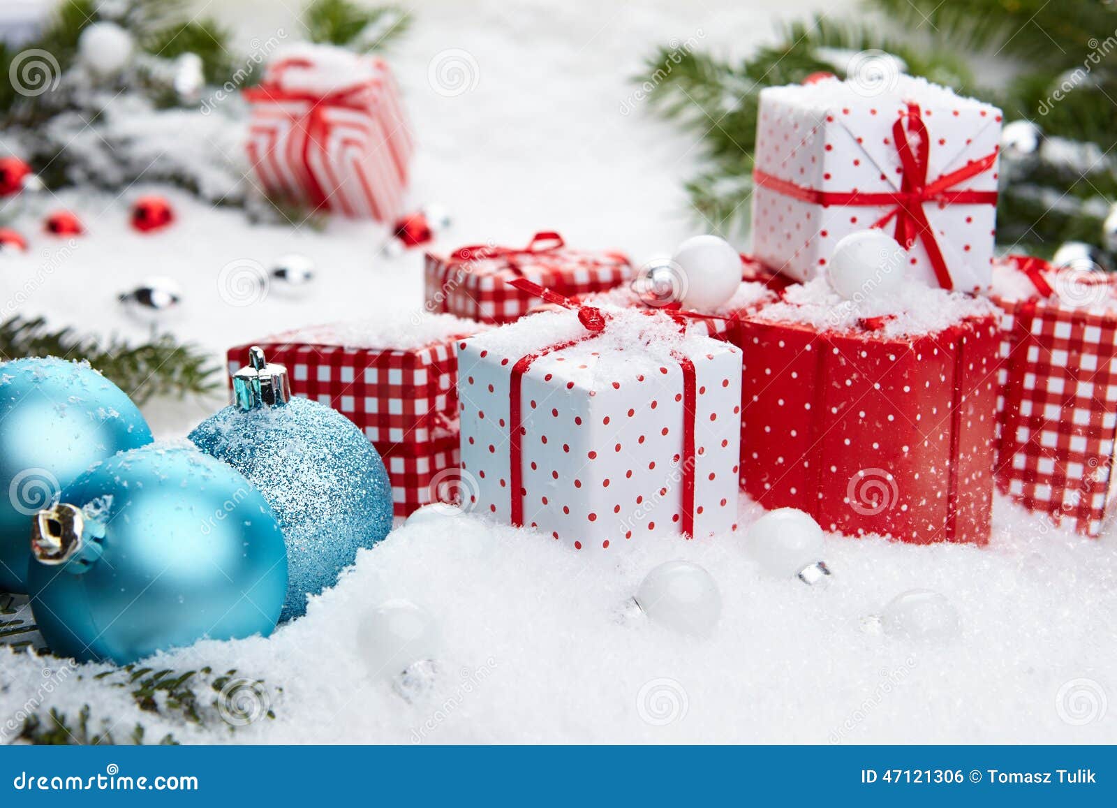 Christmas gift on snow stock photo. Image of party, events - 47121306