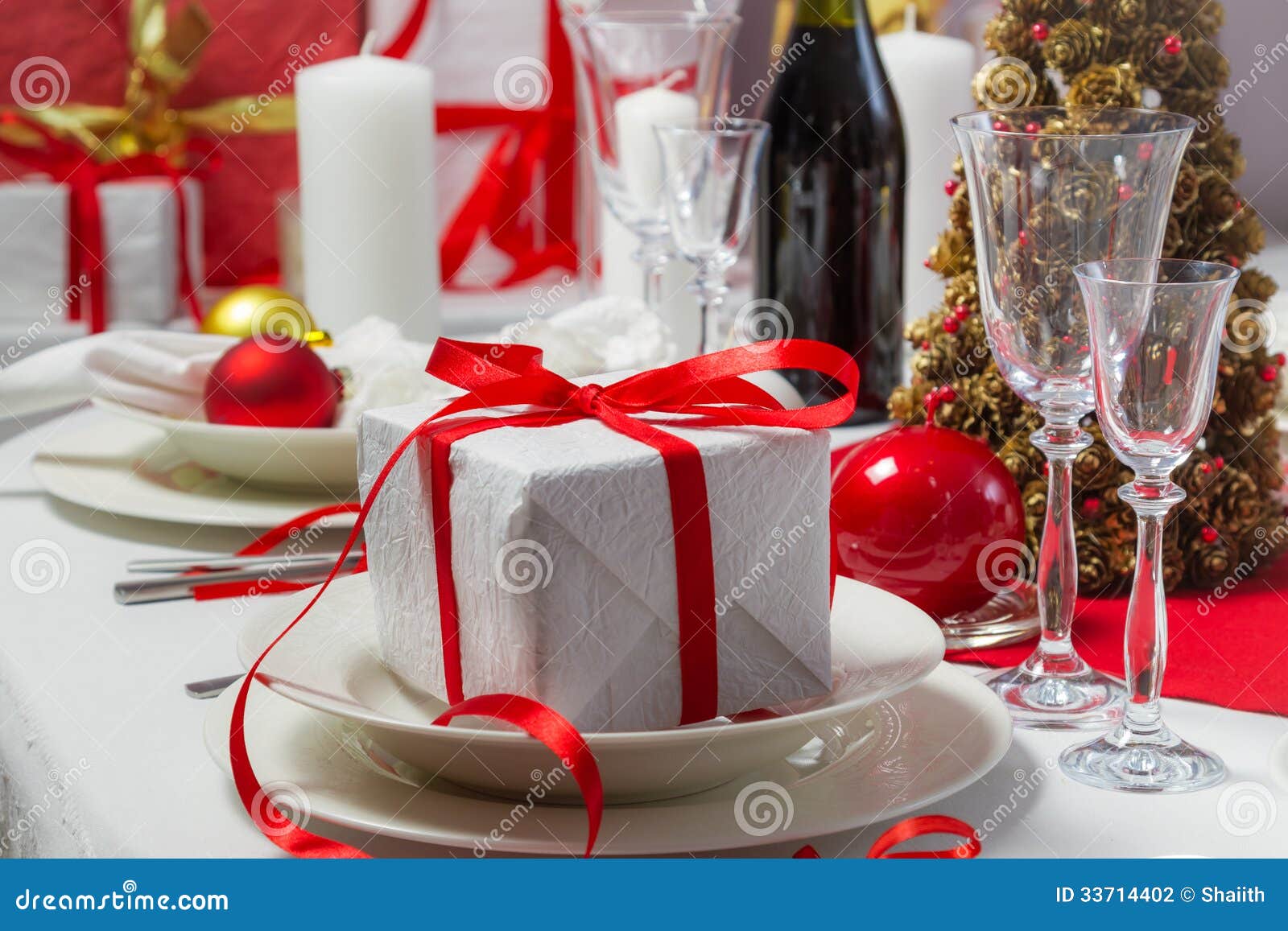 Christmas Gift on the Table Stock Photo - Image of elegant, plate: 33714402
