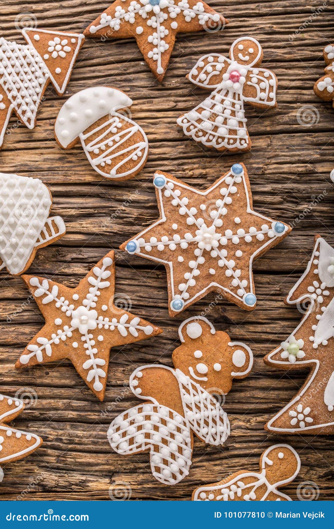 Christmas. Gingerbread Family with Christmas Tree and Christmas Pastry ...
