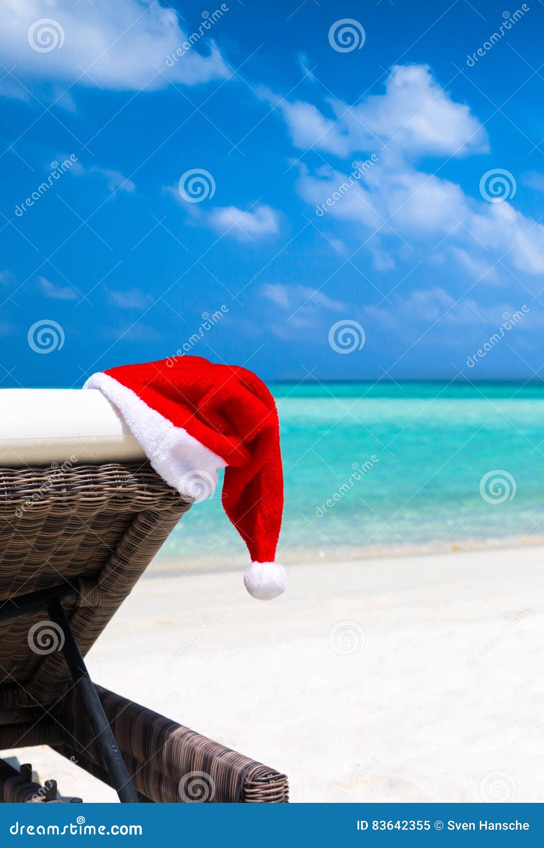 Christmas Hat on Sun Chair at Tropical Beach Stock Image - Image of ...