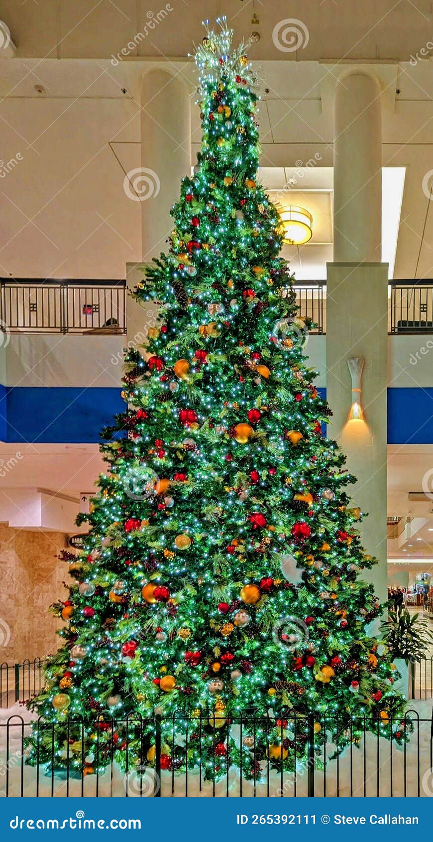 Christmas or Holiday Tree in Major Shopping Mall Stock Image - Image of ... Christmas or Holiday Tree in Major Shopping Mall Stock Image - Image of ...