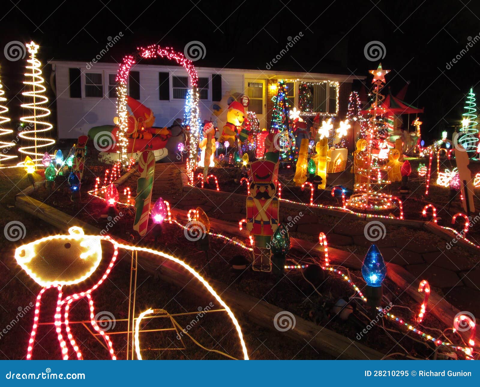 Christmas Home and Pathway editorial image. Image of virginia - 28210295