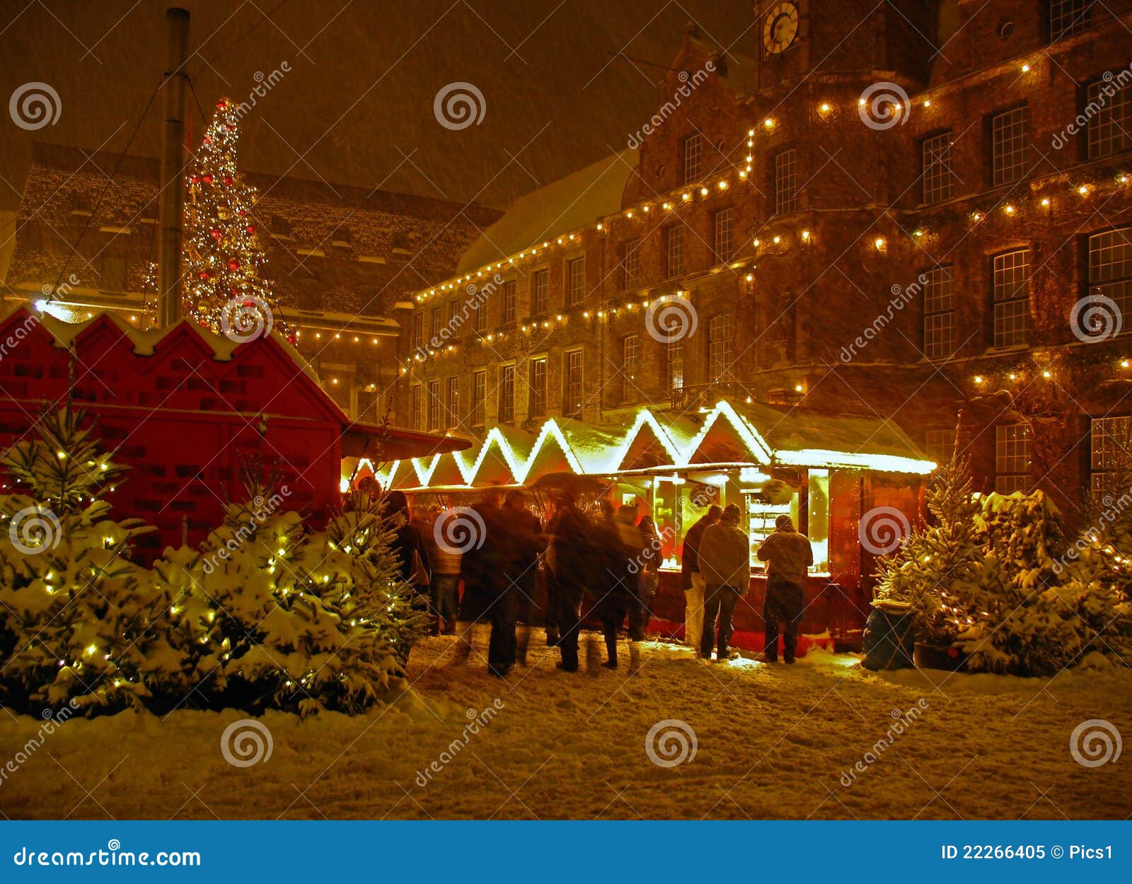 Christmas Market in snow stock image. Image of illuminated - 22266405
