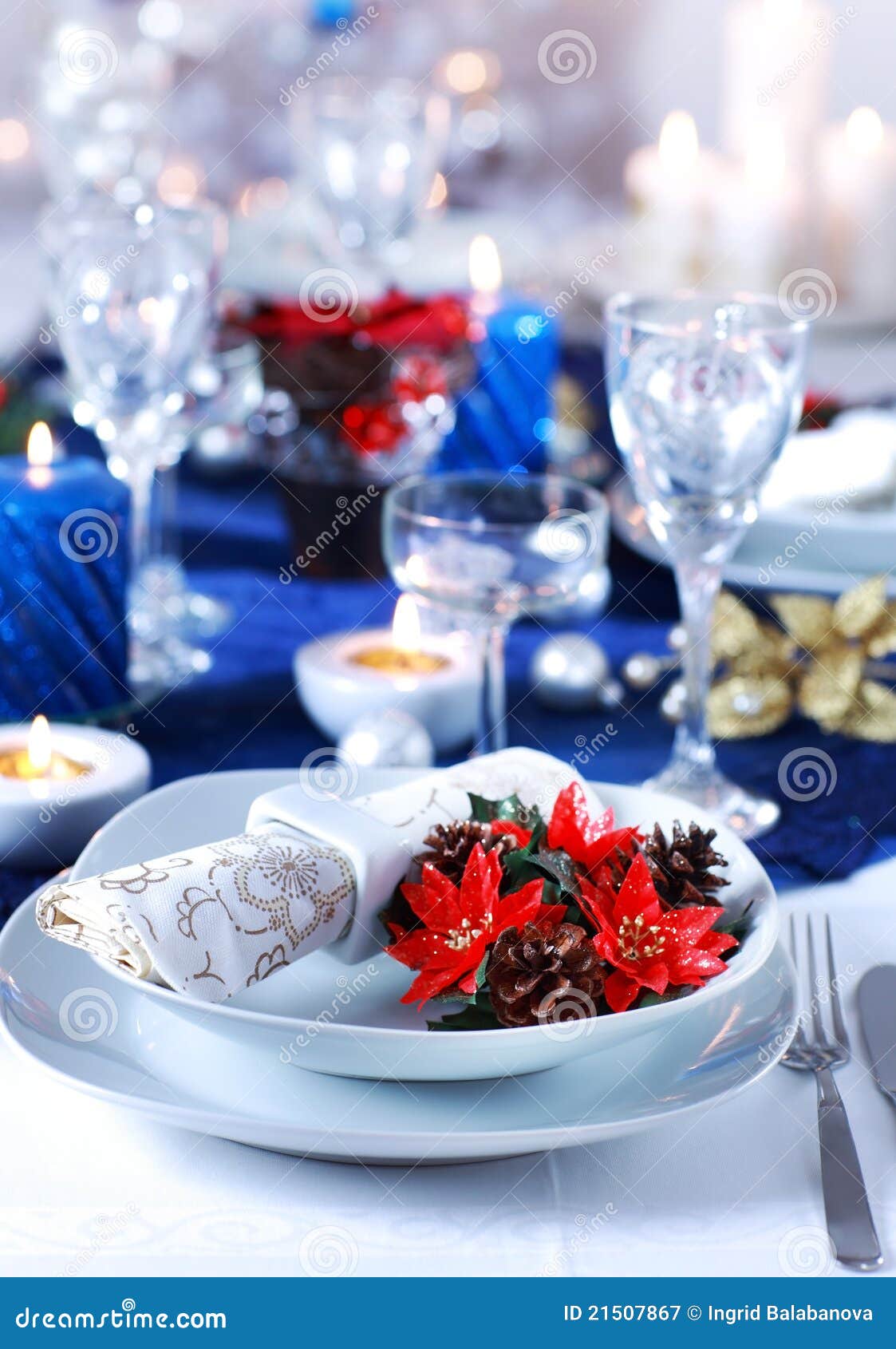 Christmas place setting stock image. Image of fine, dinnerware - 21507867