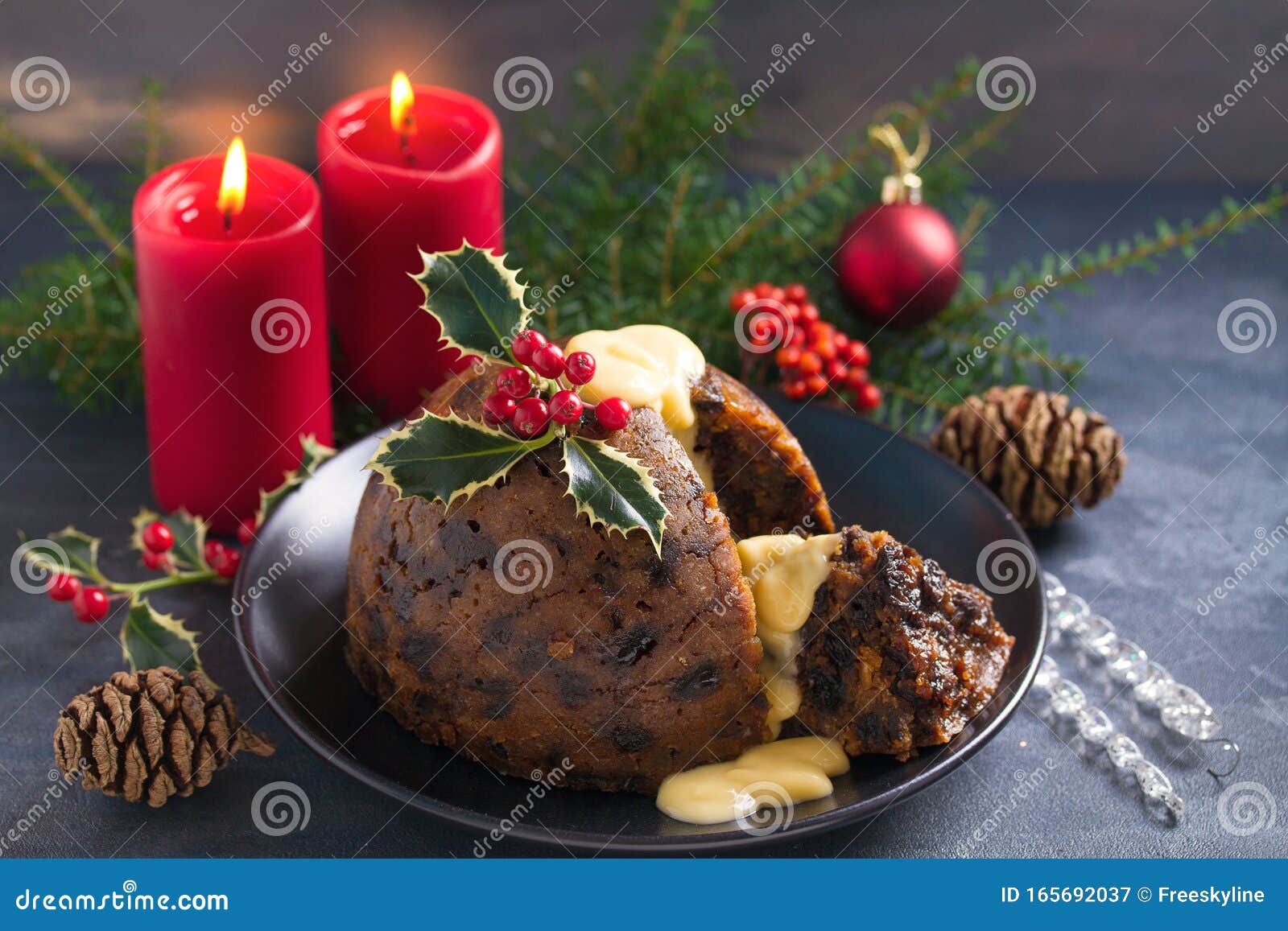 Christmas Pudding Decorated with Sprig of Holly. Cristmas Decorations ...
