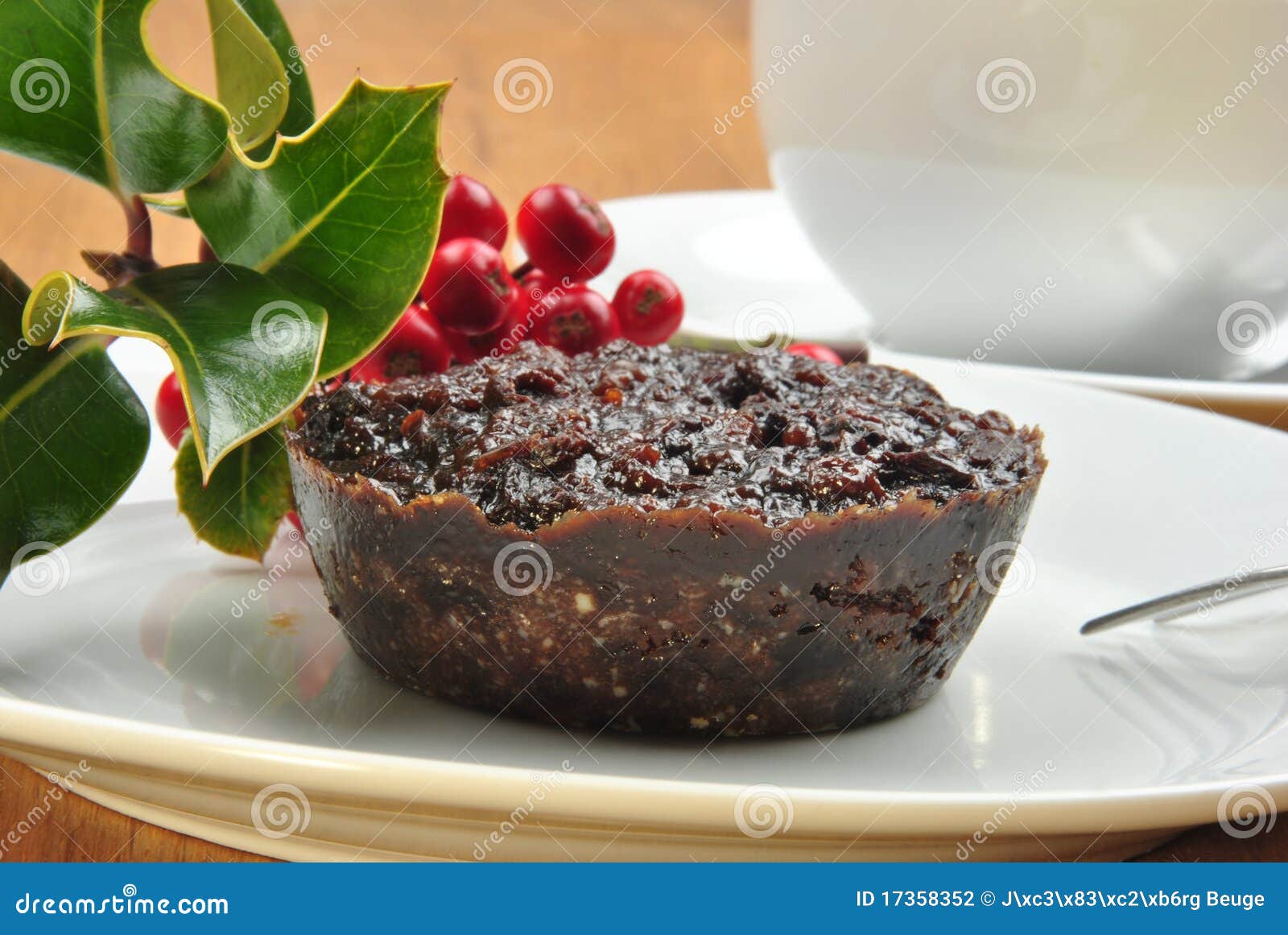 Christmas Pudding on a Plate Stock Photo - Image of baking, tradition ...