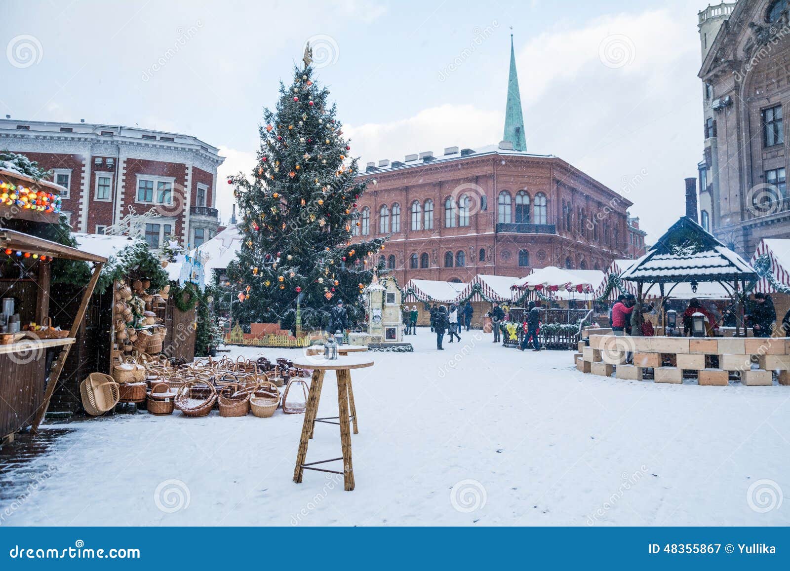 Christmas in Riga old town editorial photography. Image of riga - 48355867