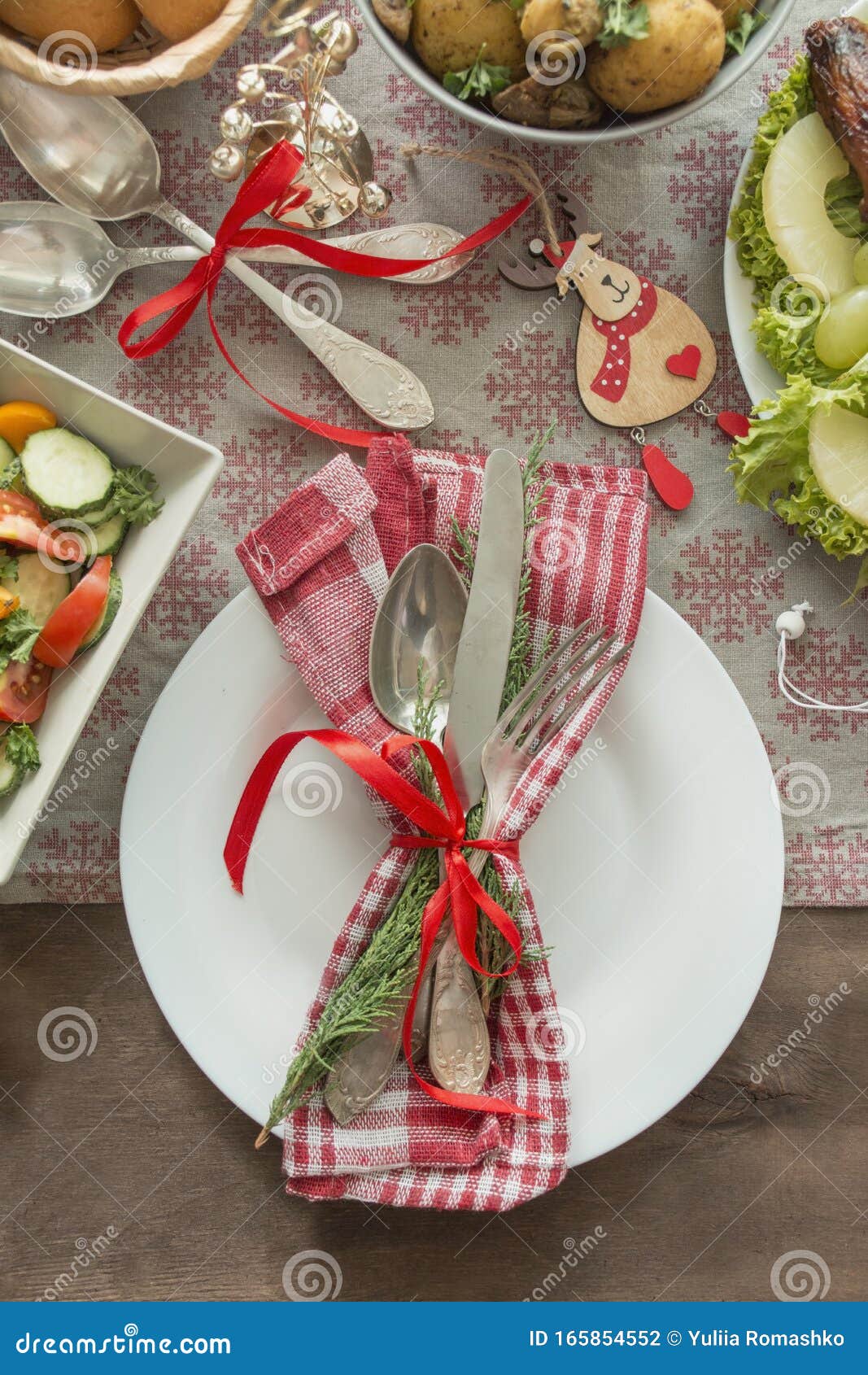 Christmas Table with Plate, Cutlery. Christmas Holiday Background Stock ...