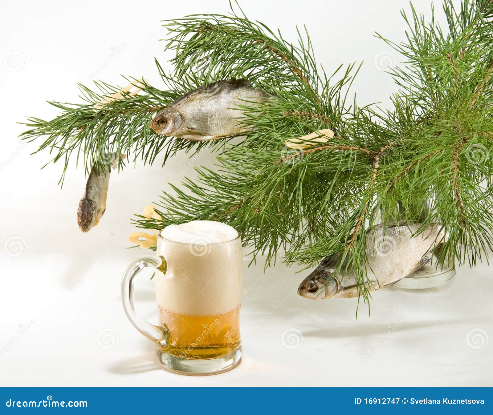 Christmas Tree for Beer Lovers Stock Image - Image of glass, beer: 16912747
