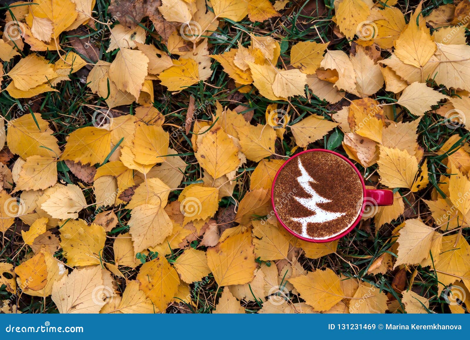 Christmas Tree on Coffee Cup Stock Image - Image of life, aroma: 131231469
