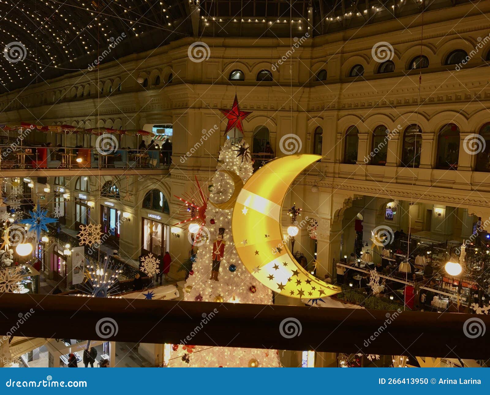 Christmas tree in GUM editorial image. Image of building - 266413950