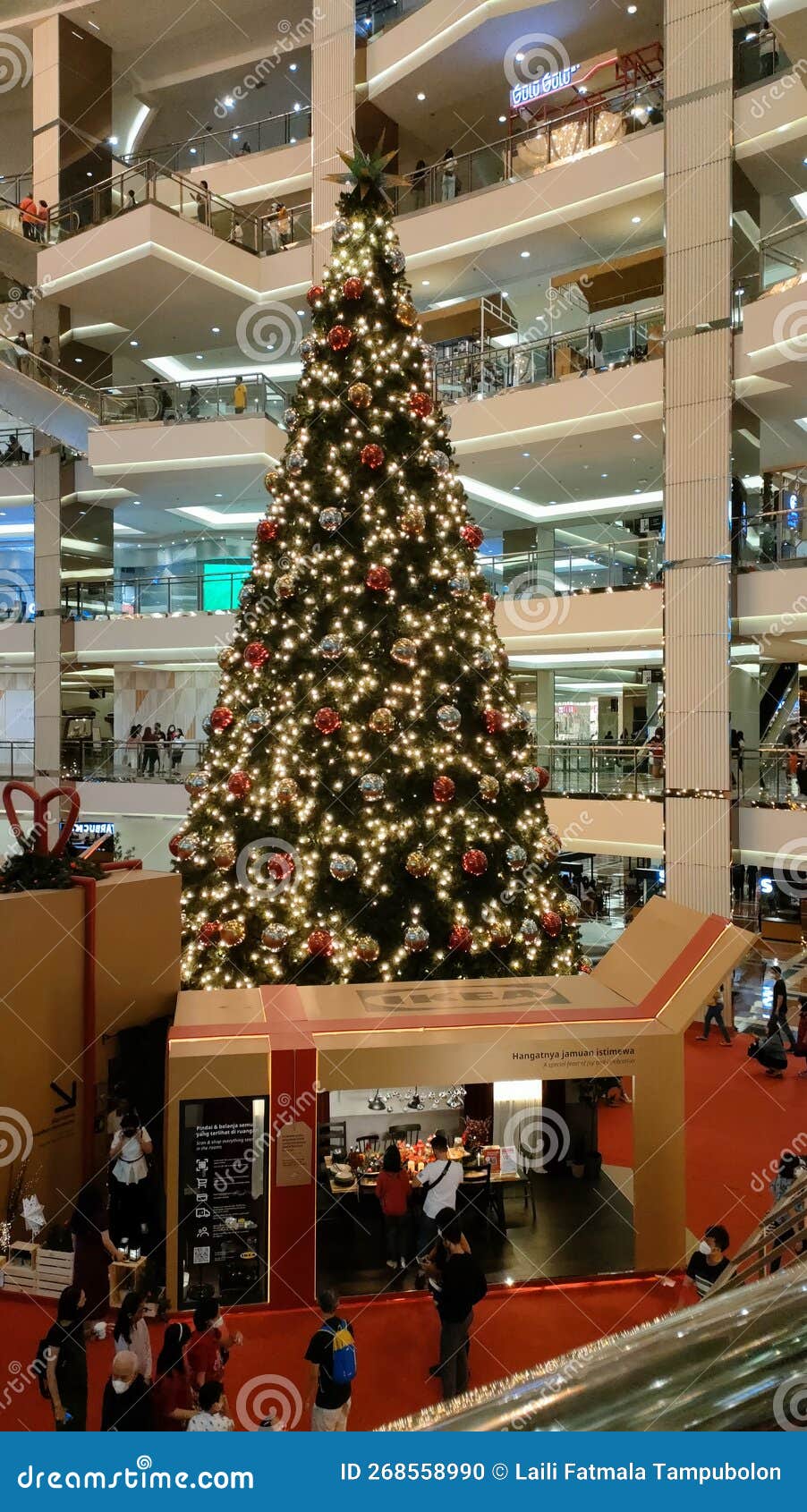 Christmas Tree Inside Jakarta Mall Editorial Image - Image of jakarta ...