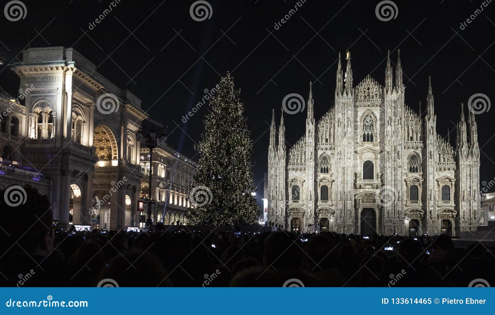 Christmas tree in Milan editorial image. Image of tree - 133614465