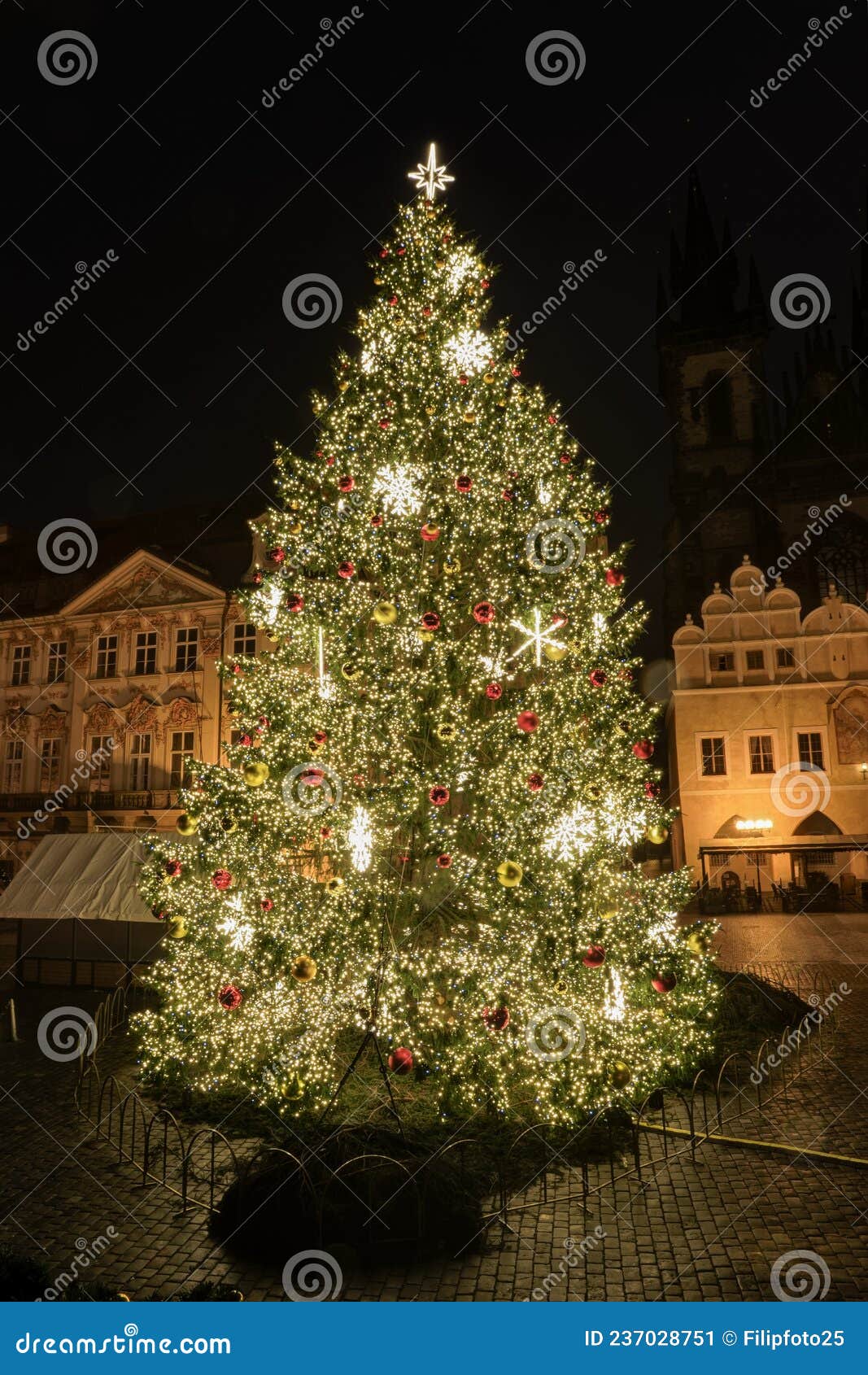 Christmas Tree in Old Town Square Stock Image - Image of city, scenery ...