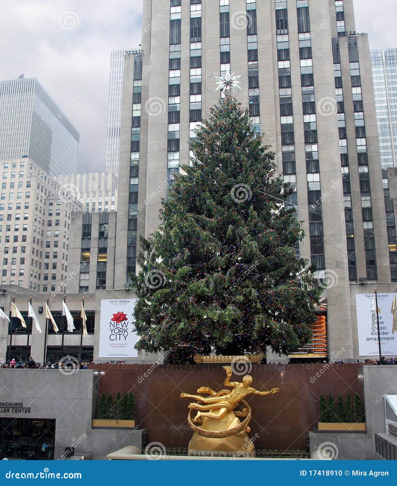 Christmas Tree at Rockefeller Center Editorial Image - Image of ...