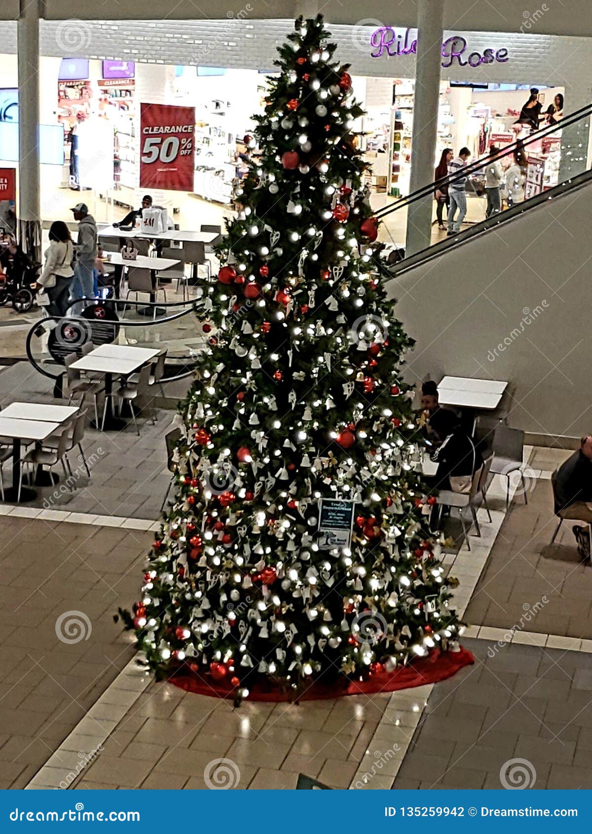Christmas Tree editorial photography. Image of holiday - 135259942