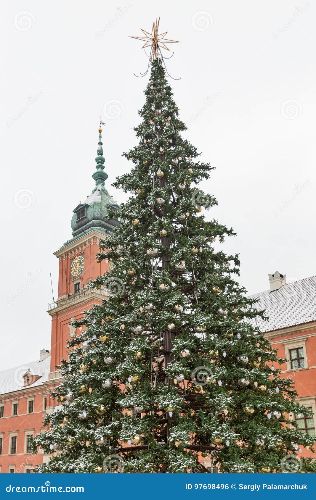 Christmas Tree in Warsaw, Poland. Stock Photo - Image of facade, roof ...