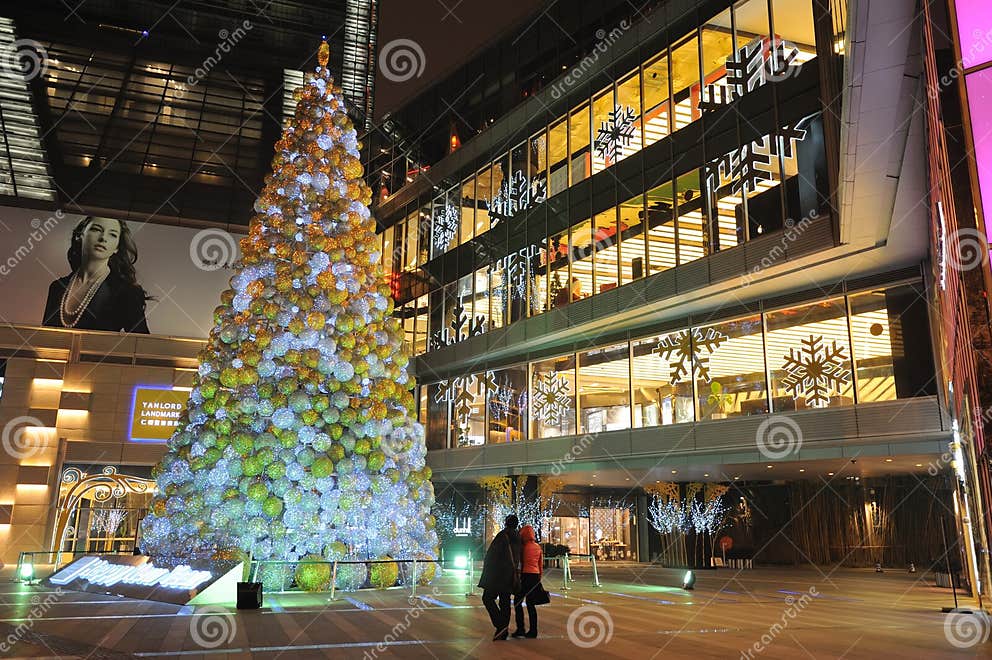 Christmas Tree in Yanlord Landmark Editorial Photography - Image of ...