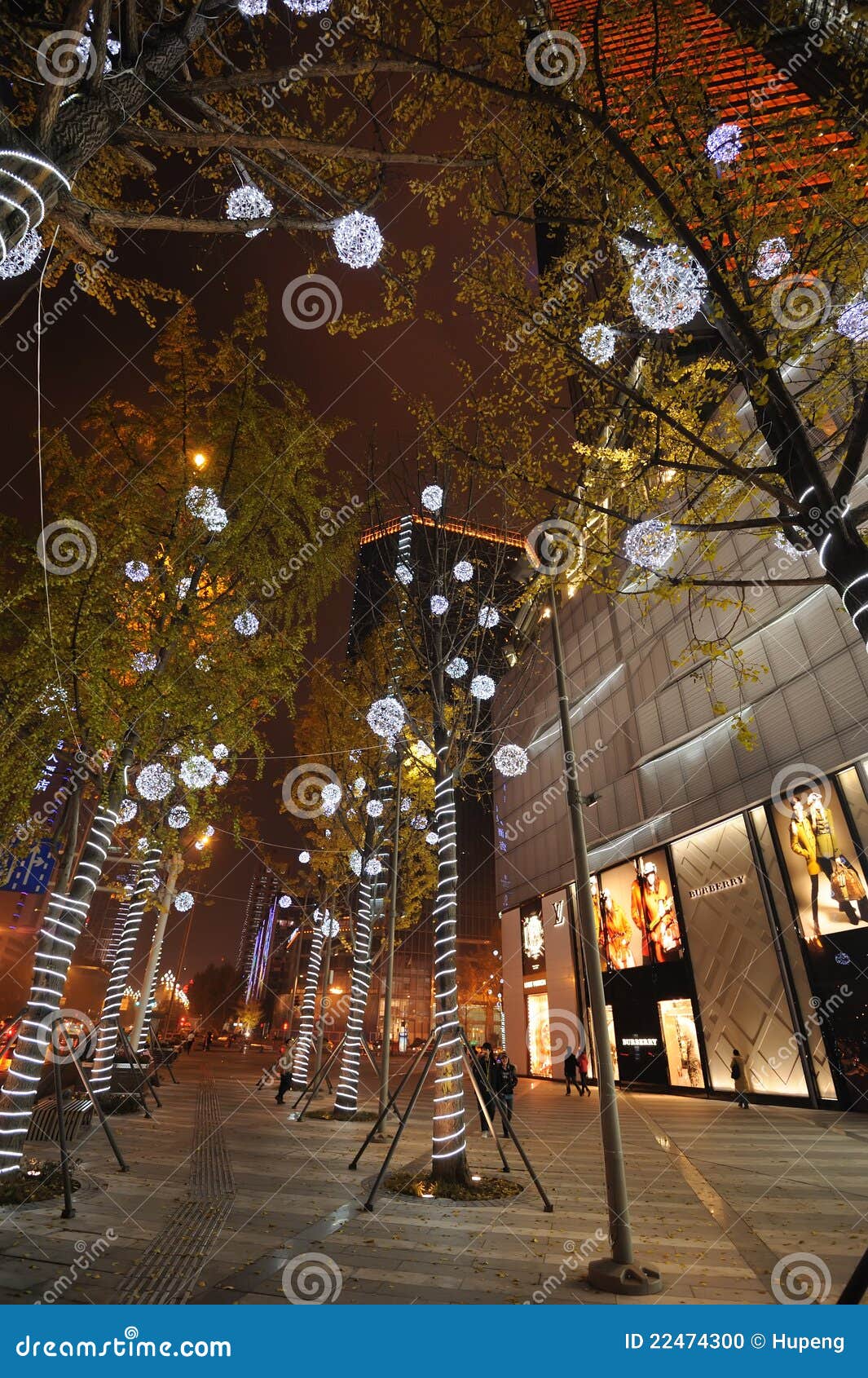 Christmas Tree in Yanlord Landmark Editorial Image - Image of gifts ...