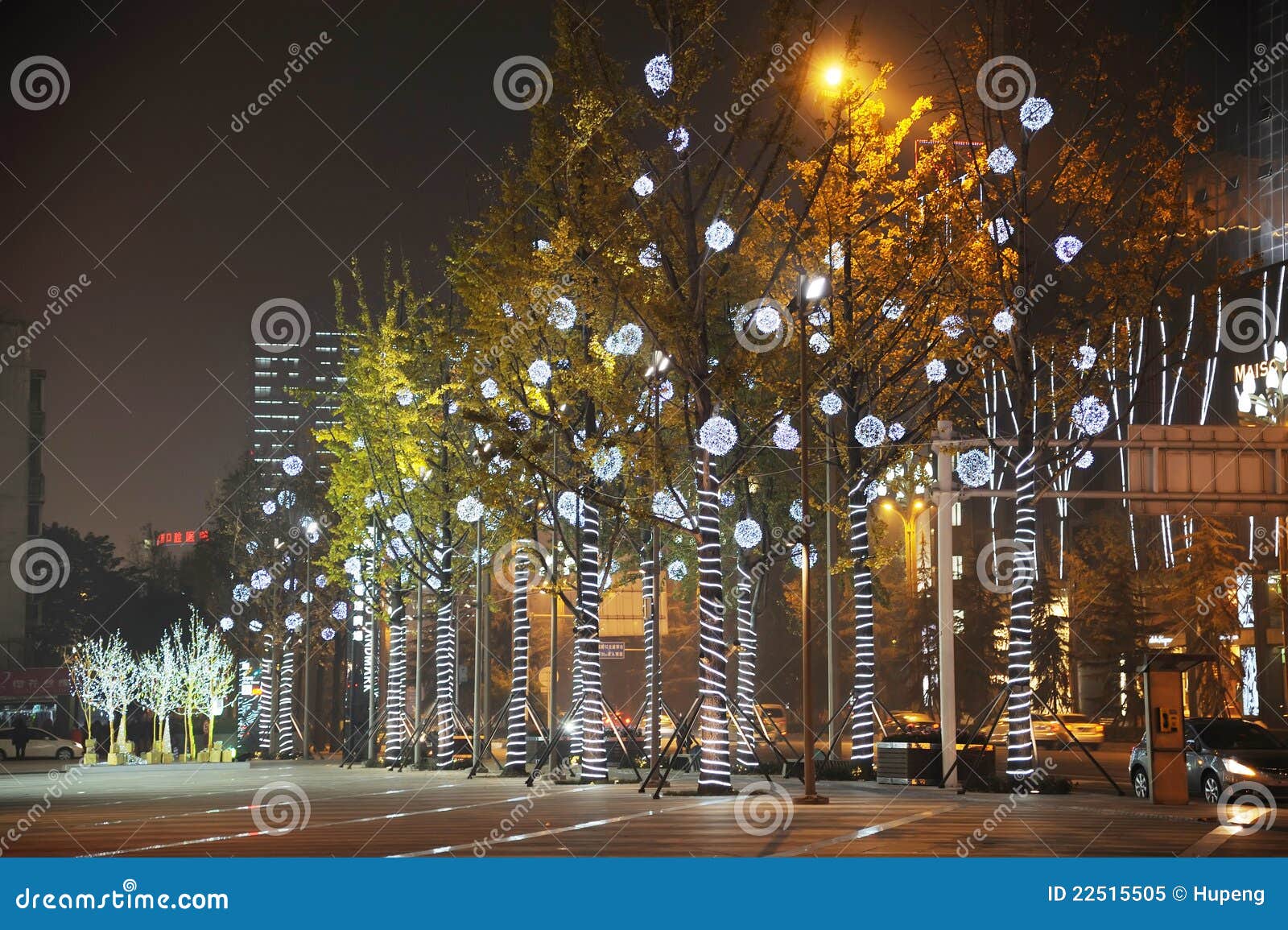 Christmas Tree in Yanlord Landmark Editorial Image - Image of ...