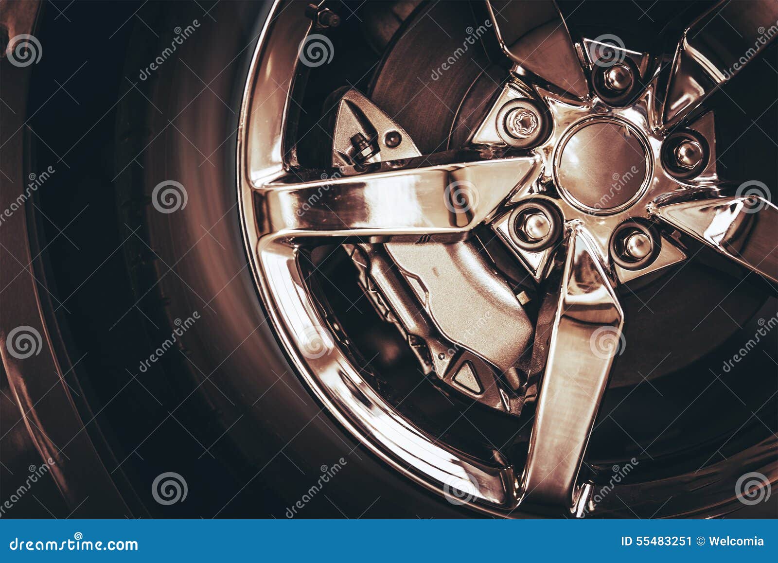 Chrome-Autowiel stock afbeelding. Image of vervoer, spinnen - 55483251