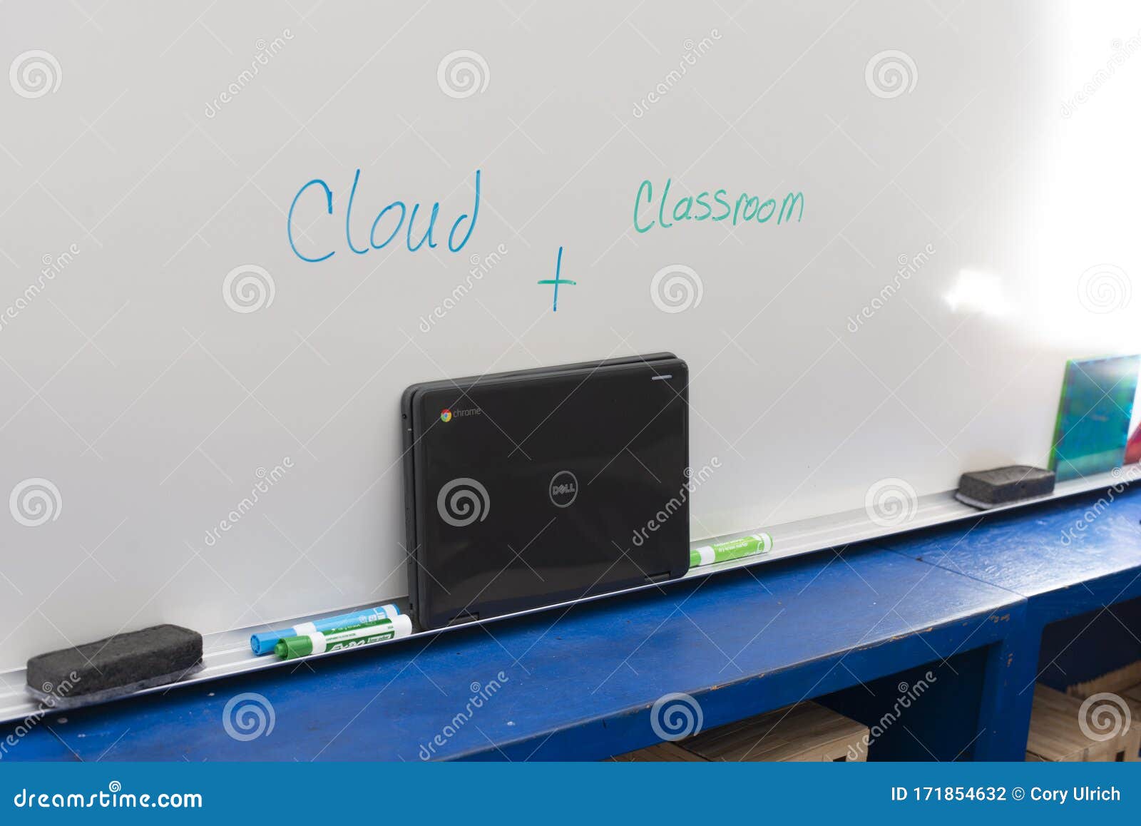 Chromebook for Education editorial photography. Image of close - 171854632