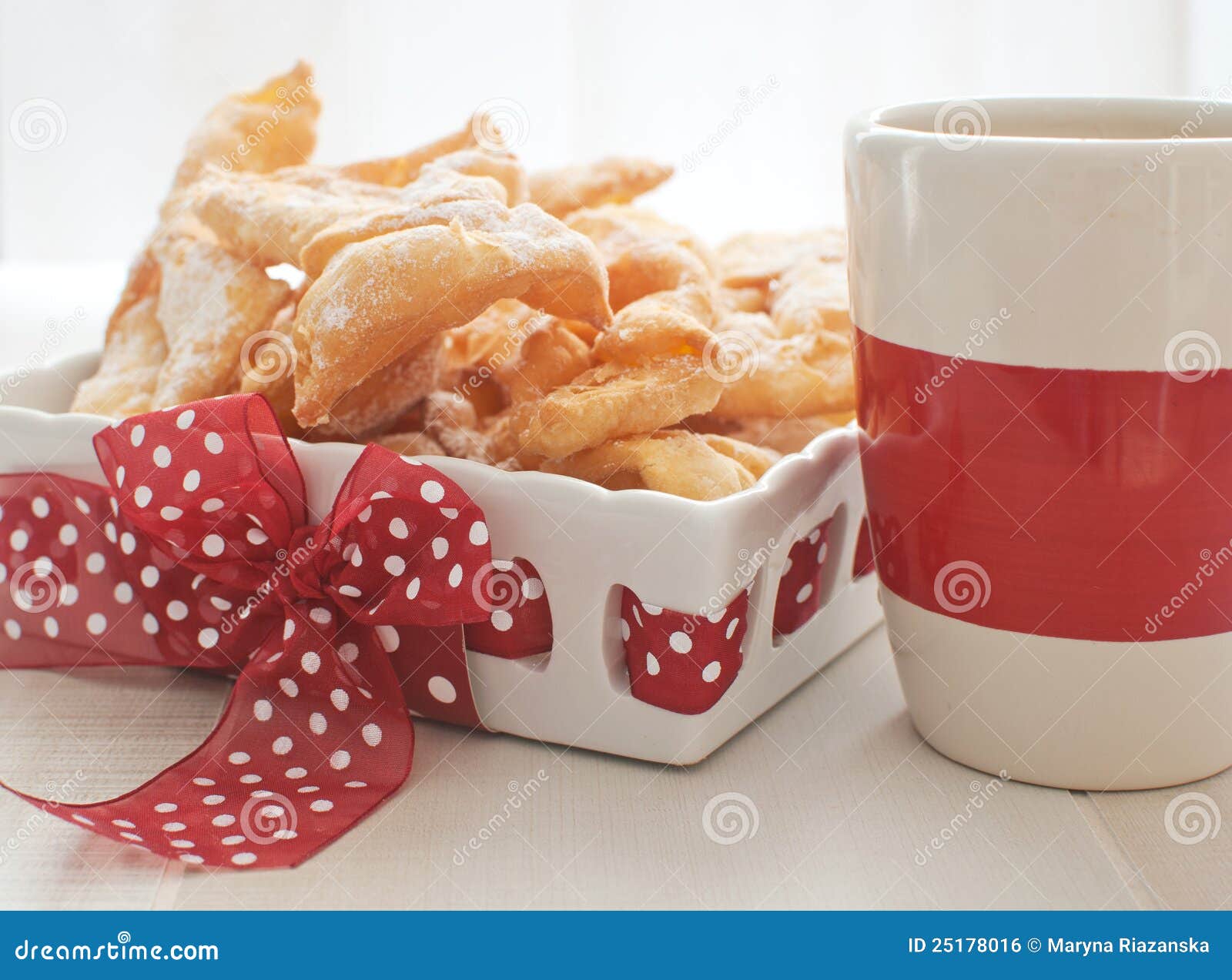 Chrusciki foto de stock. Imagem de copo, gourmet, divertimento - 25178016