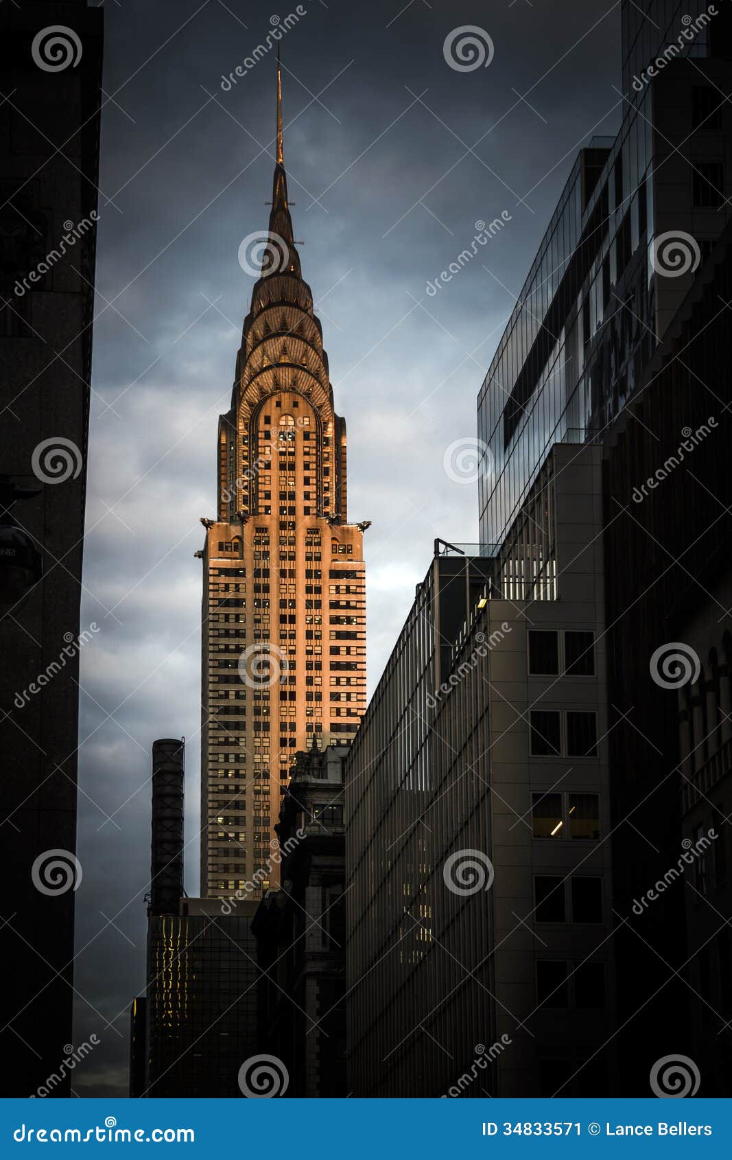 Chrysler building at dusk editorial photo. Image of high - 34833571