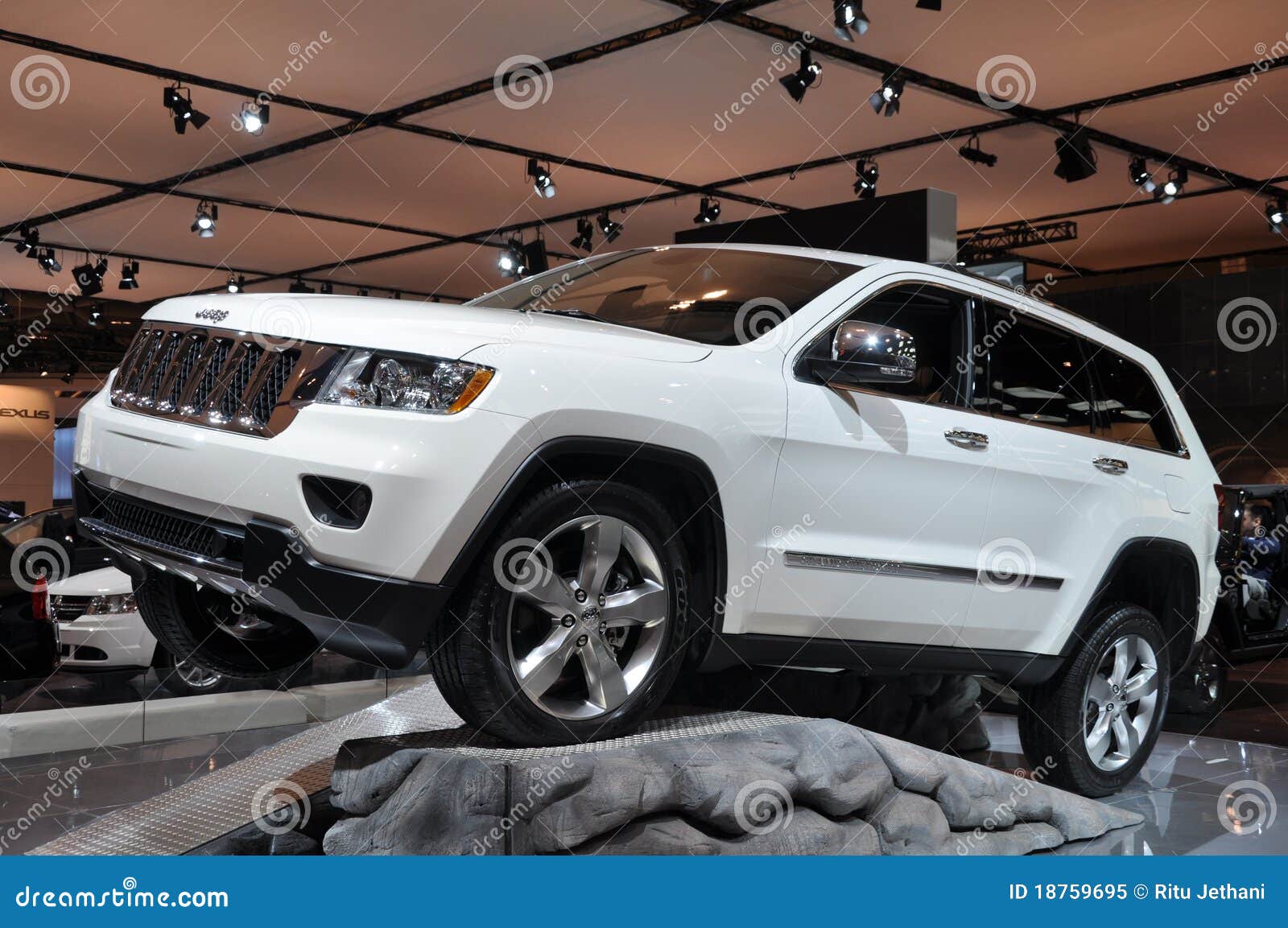 Chrysler Jeep Grand Cherokee Editorial Image - Image of power, cherokee ...