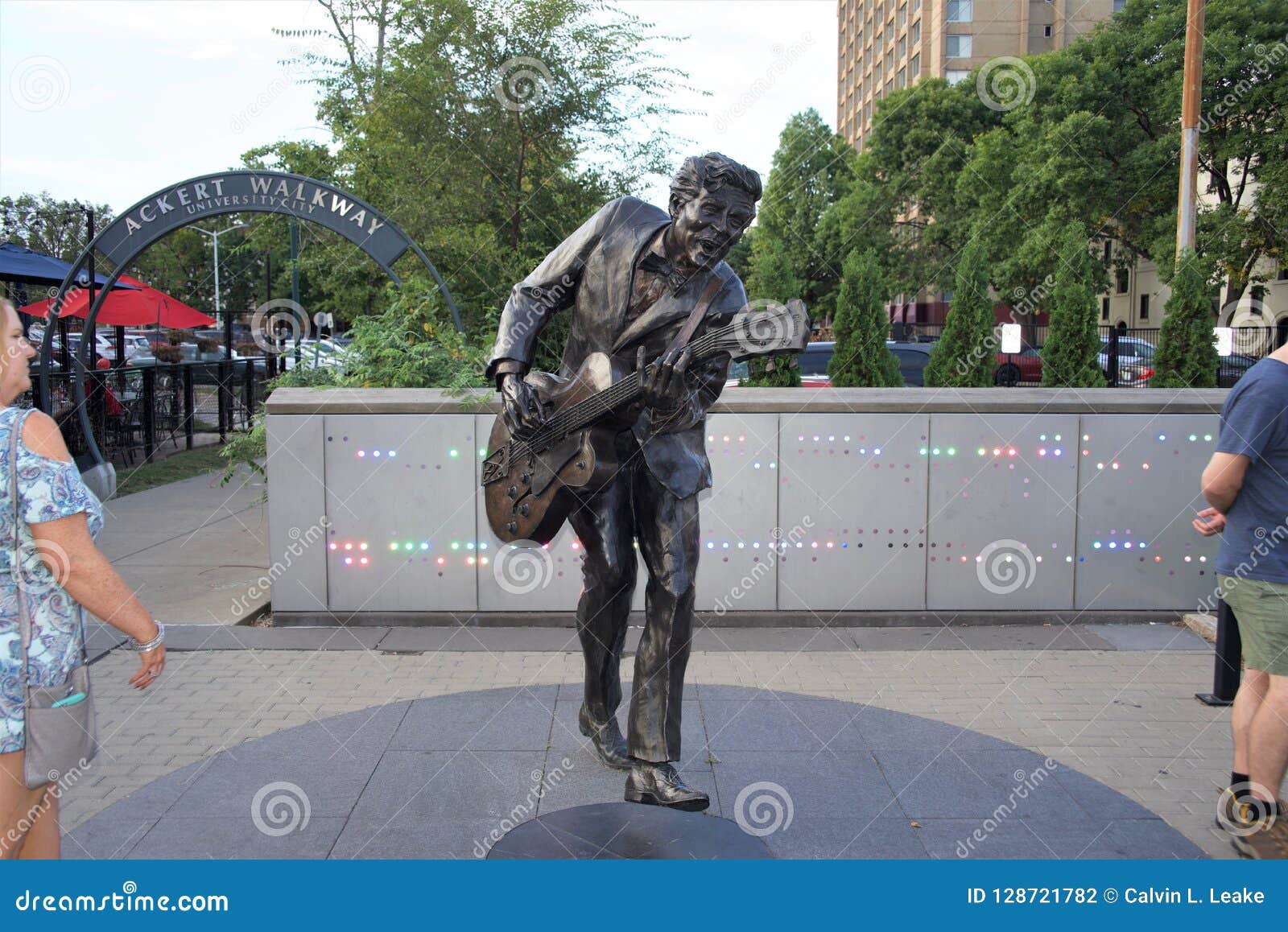 Chuck Berry Statue St Louis Missouri Redaktionell Arkivbild - Bild av ...