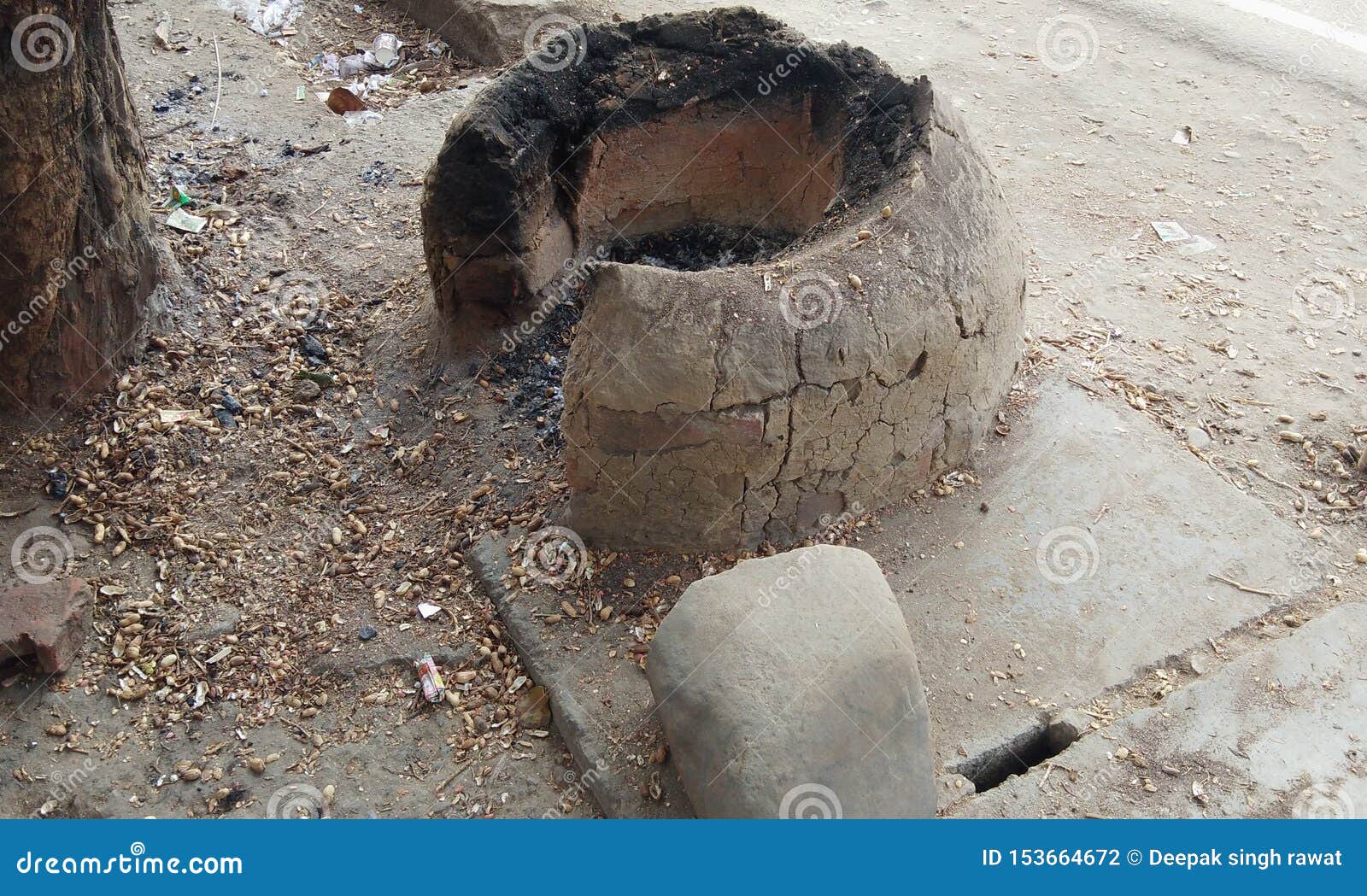 Chula fotografia editorial. Imagem de lama, fome - 153664672