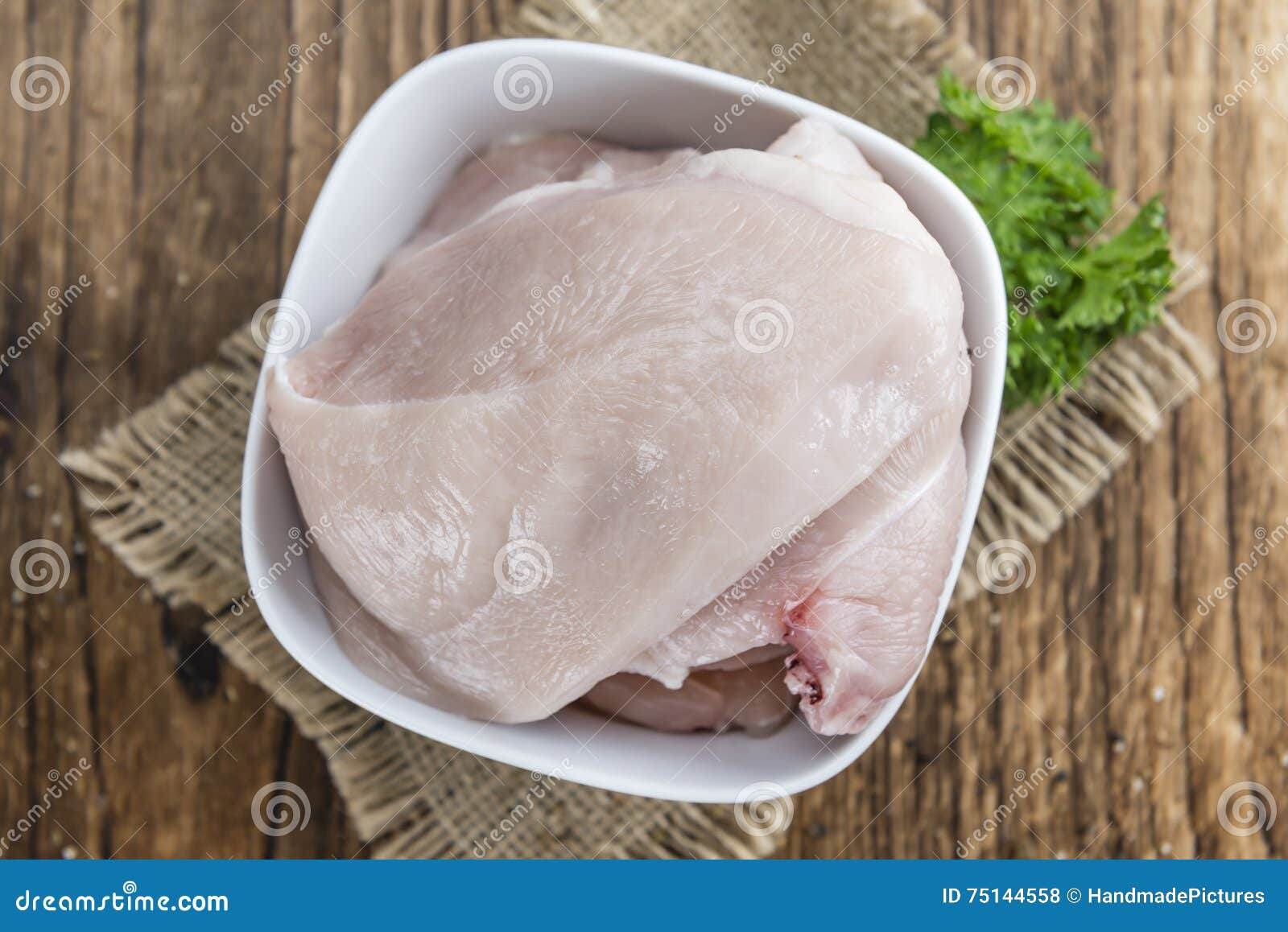 Chuleta cruda del pollo foto de archivo. Imagen de cena - 75144558