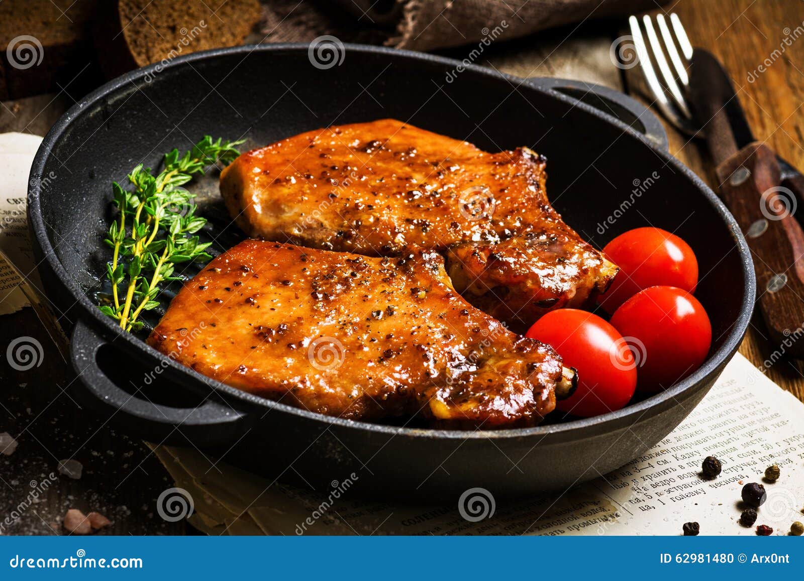Chuletas De Cerdo Del Bbq En Esmalte Dulce Foto de archivo - Imagen de ...
