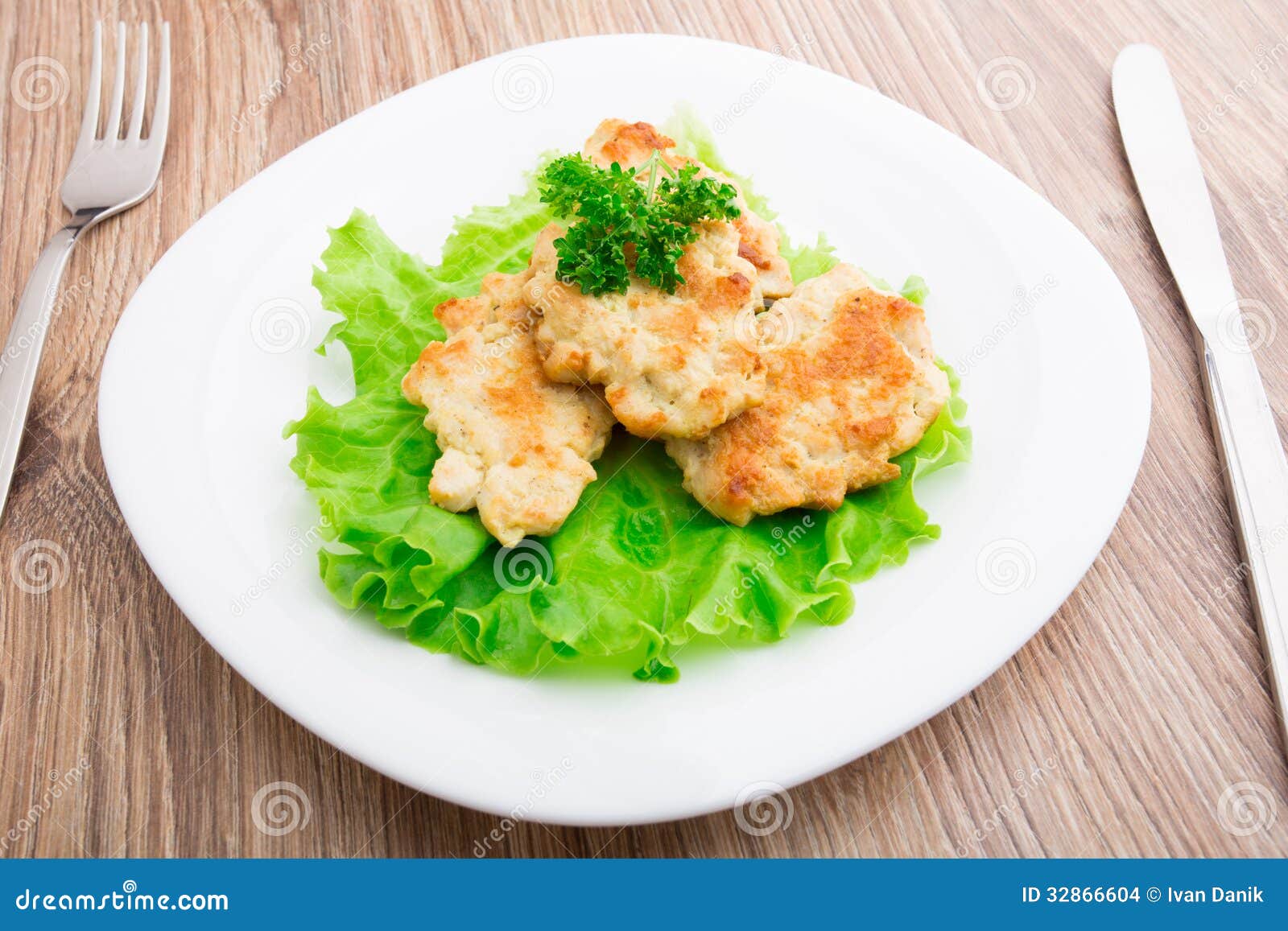 Chuletas Del Pollo En Una Placa Foto de archivo - Imagen de almuerzo ...