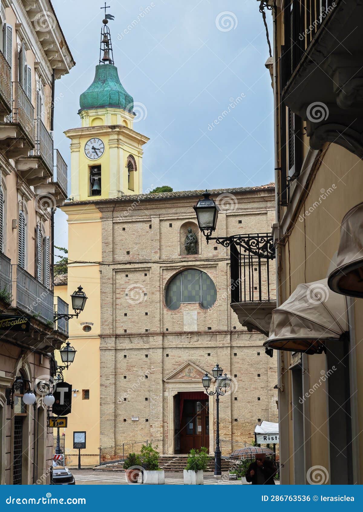 Church of the Holy Trinity in Chieti, Abruzzo. Editorial Photo - Image ...