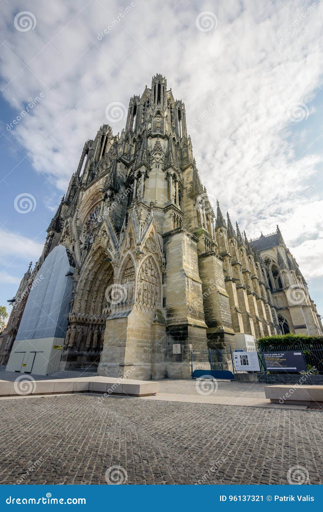 Church in Reims. editorial photo. Image of attraction - 96137321