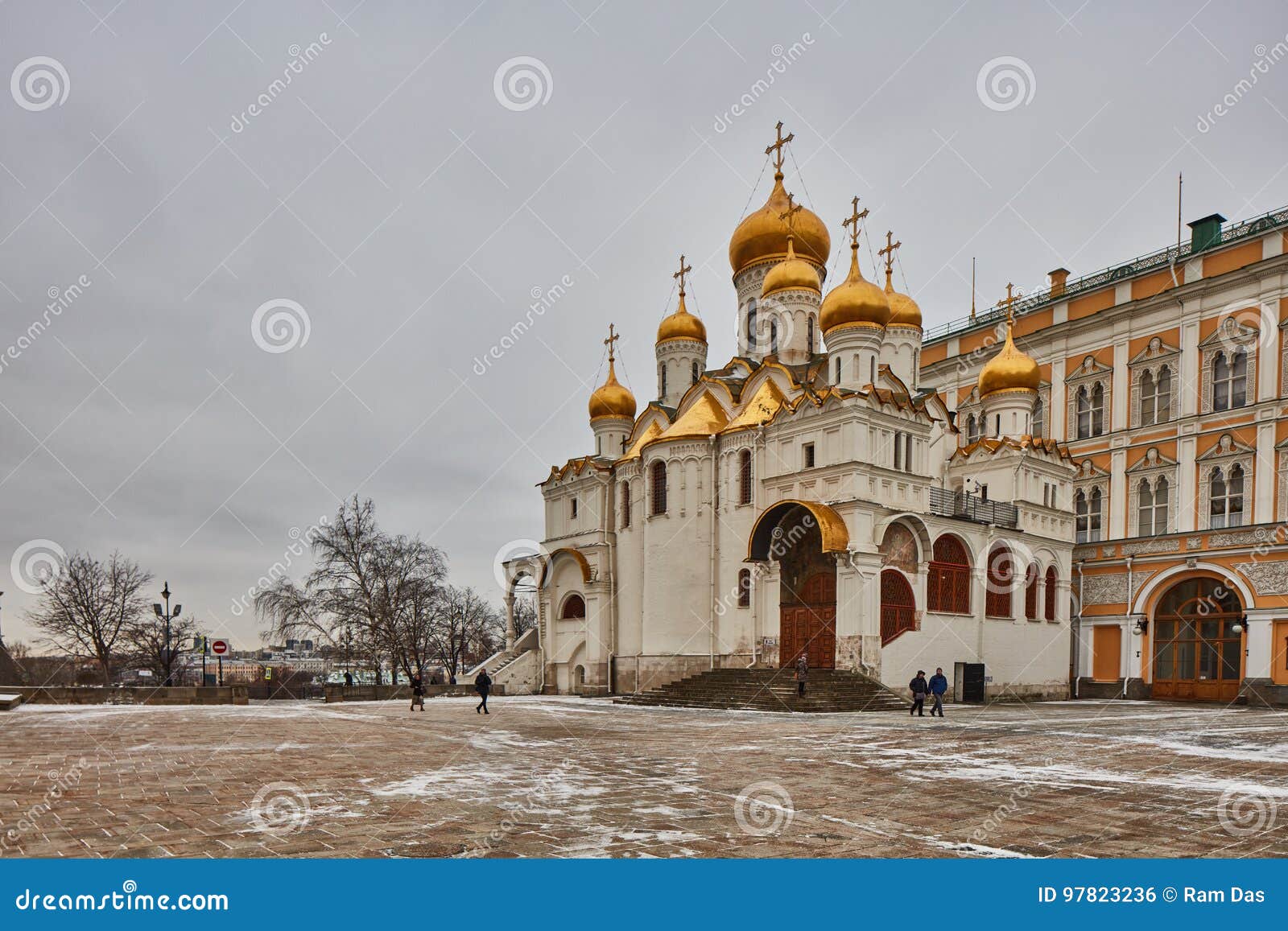 Churches at the red square editorial photo. Image of kremlin - 97823236