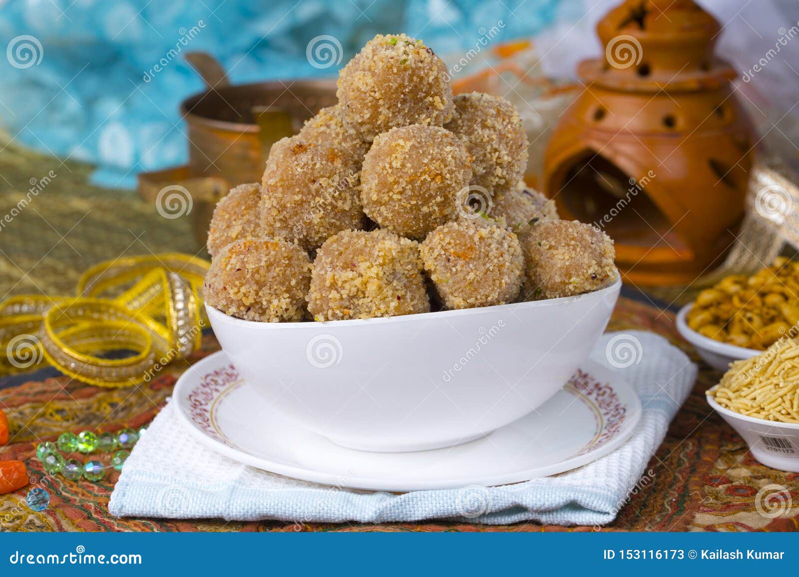 Churma Laddu imagen de archivo. Imagen de diwali, vegetariano - 153116173