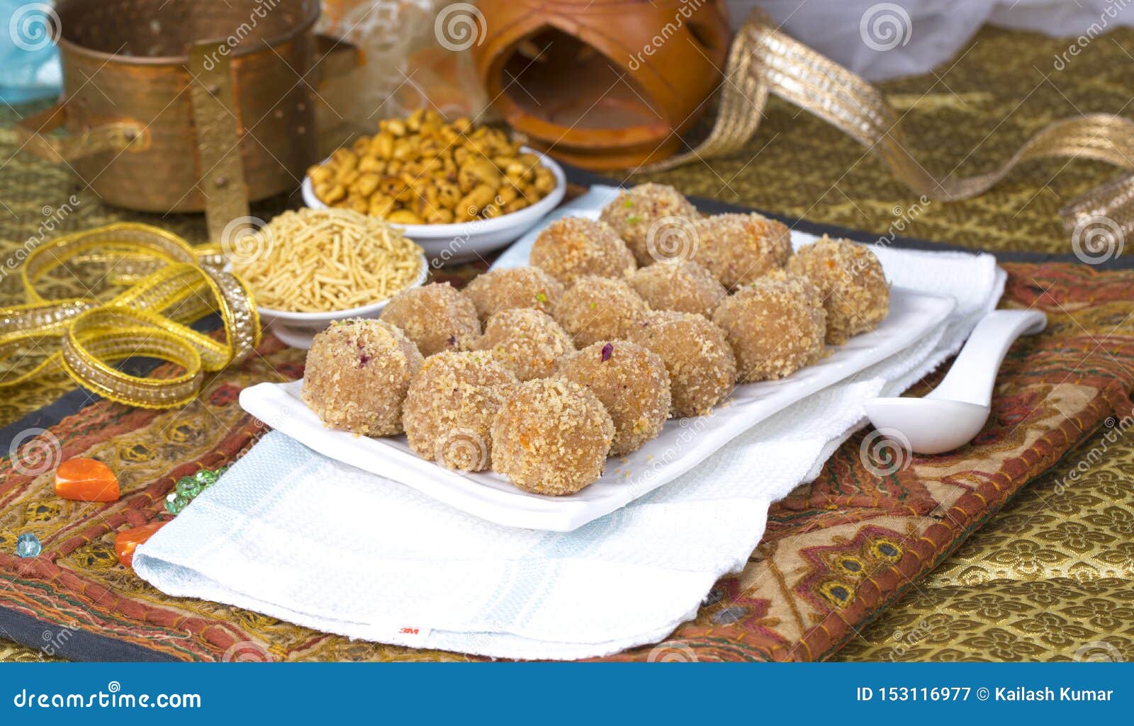 Churma Laddu imagen de archivo. Imagen de colesterol - 153116977