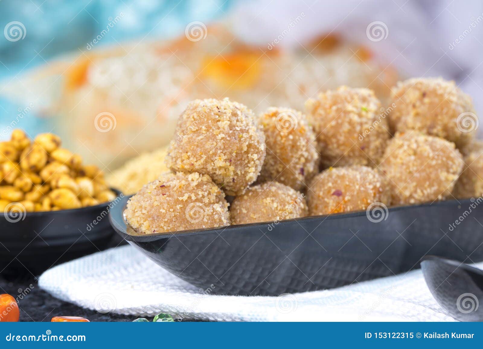 Churma Laddu imagen de archivo. Imagen de dulce, servicio - 153122315