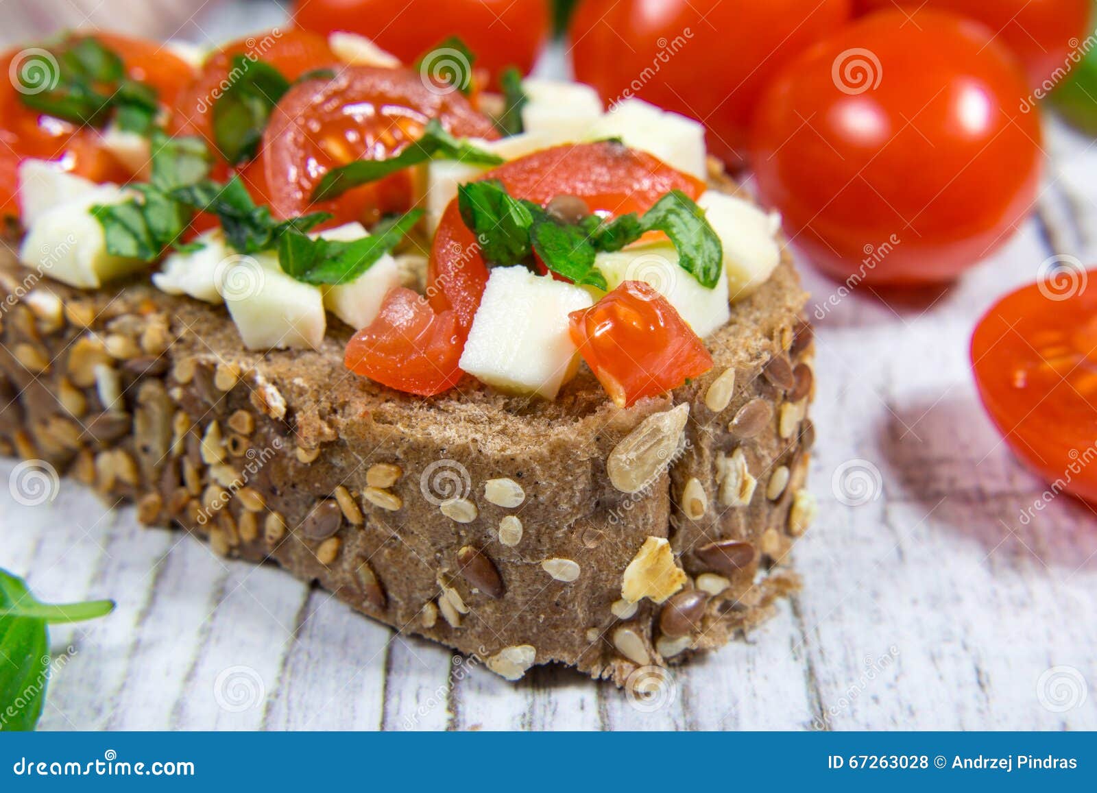 Ciabattabrood Met Tomaten, Mozarella En Basilicum Stock Foto - Image of ...