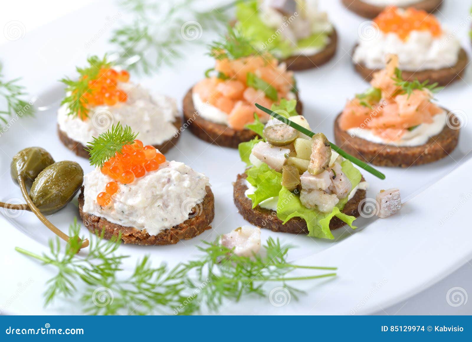 Cibo Da Mangiare Con Le Mani Del Pesce Fotografia Stock - Immagine di ...