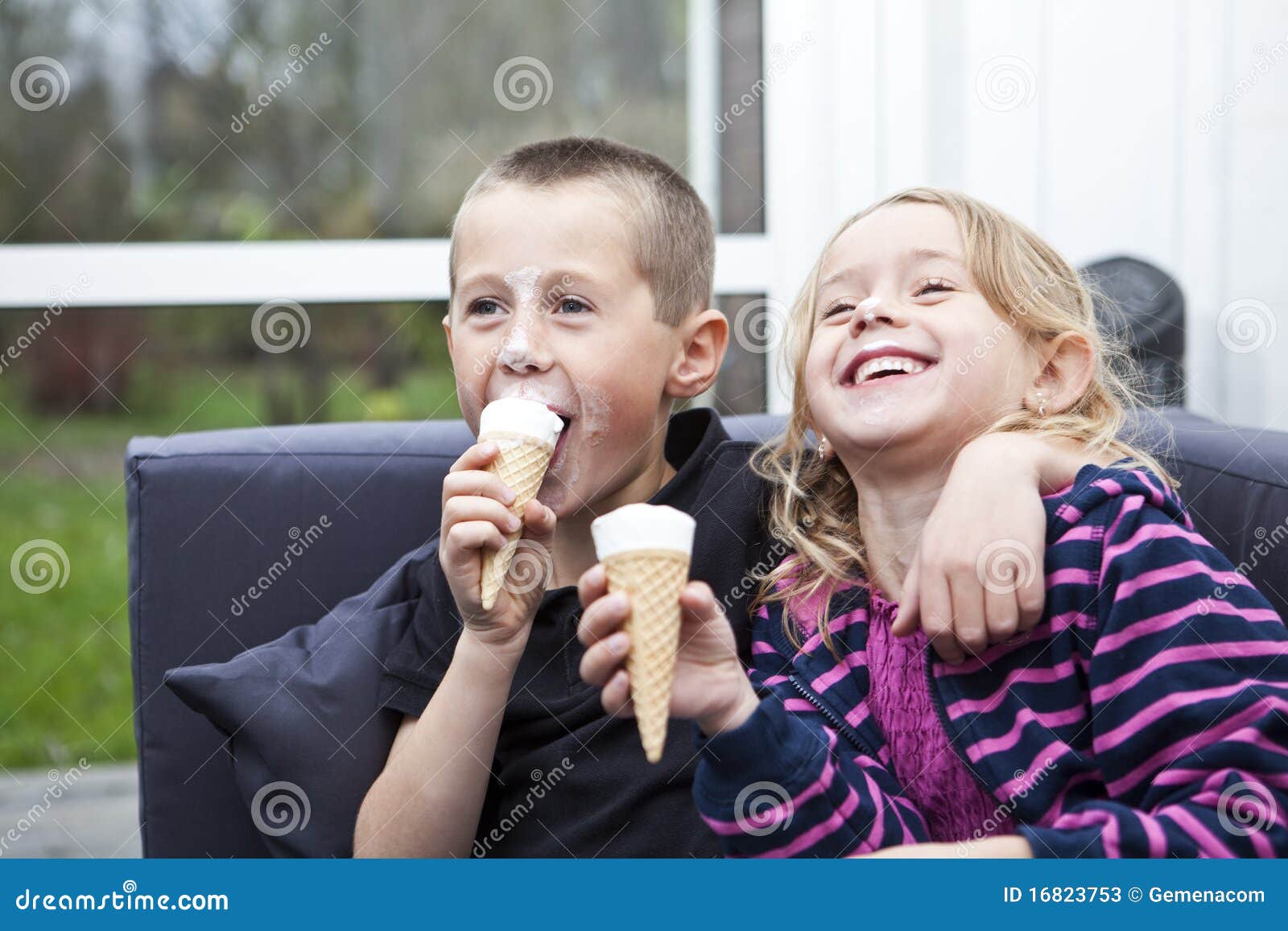 Cibo del gelato immagine stock. Immagine di bocca, ragazze - 16823753