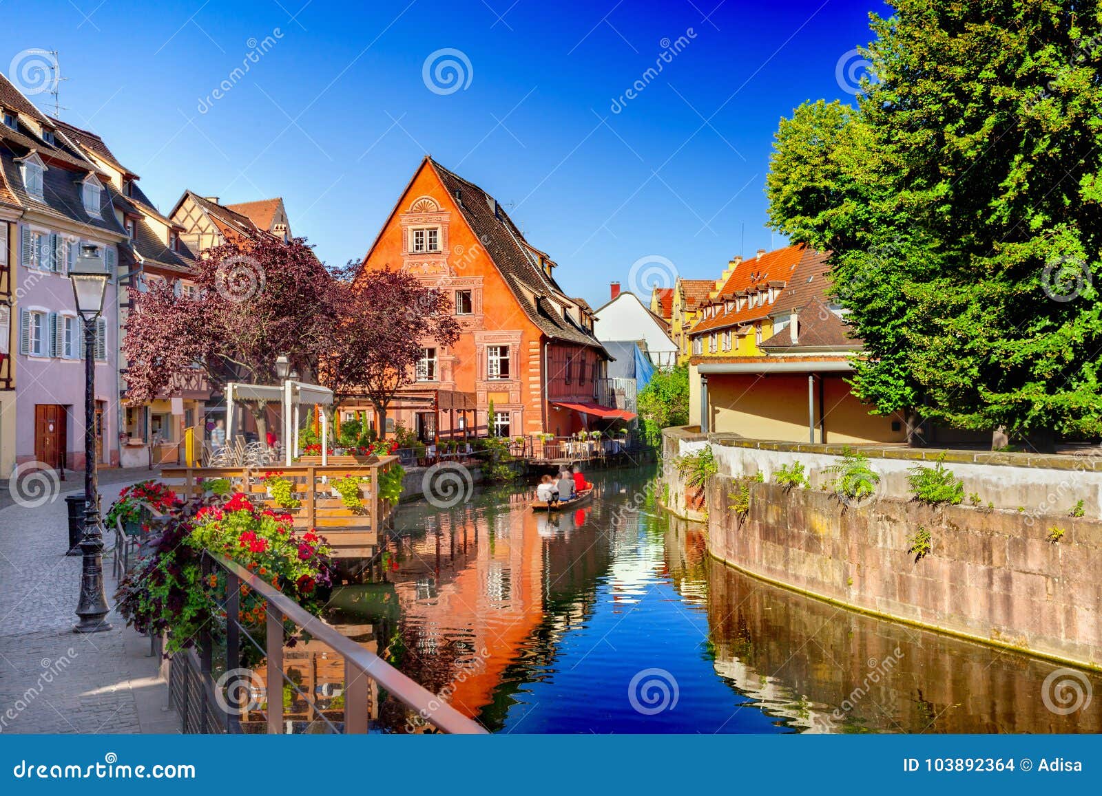 Cidade de Colmar foto de stock. Imagem de flor, cenas - 103892364